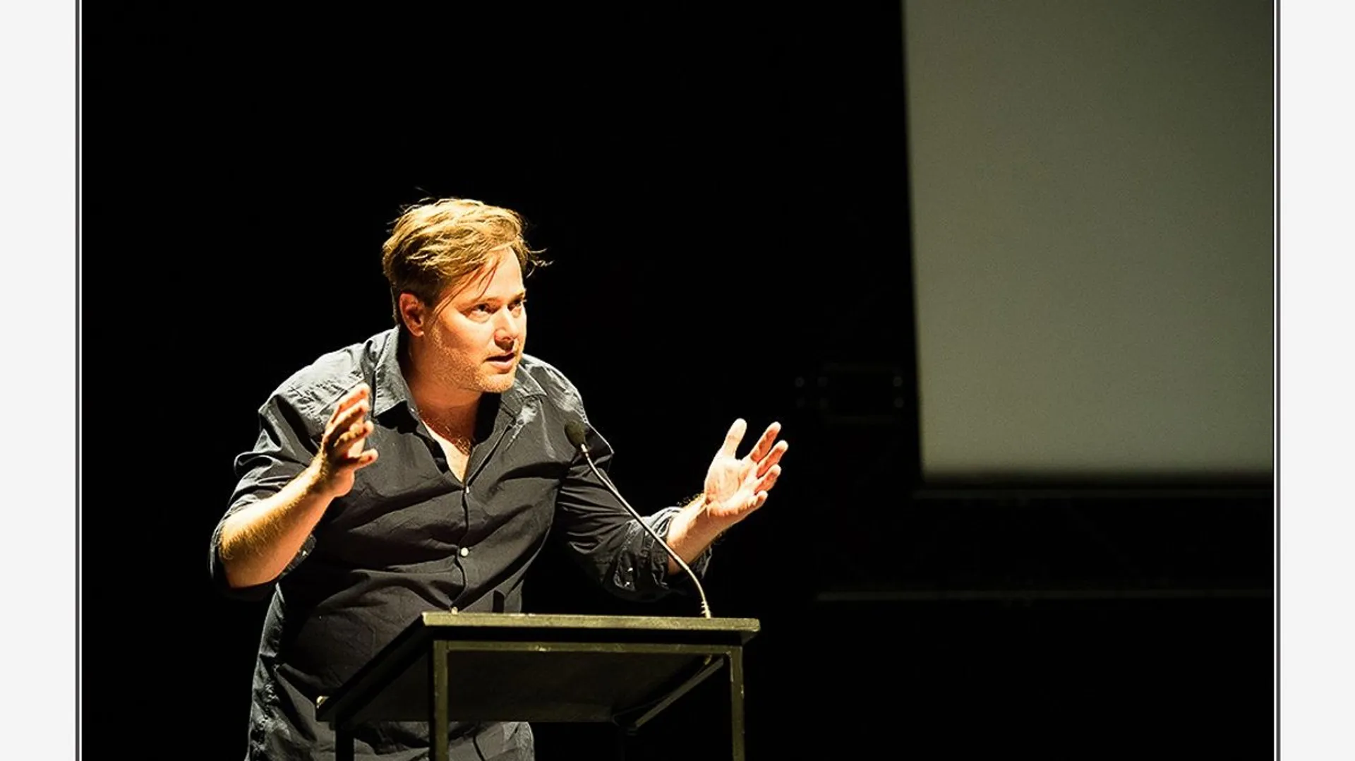 Milo Rau, vedette suisse du KFDA, nommé directeur artistique d'un ...