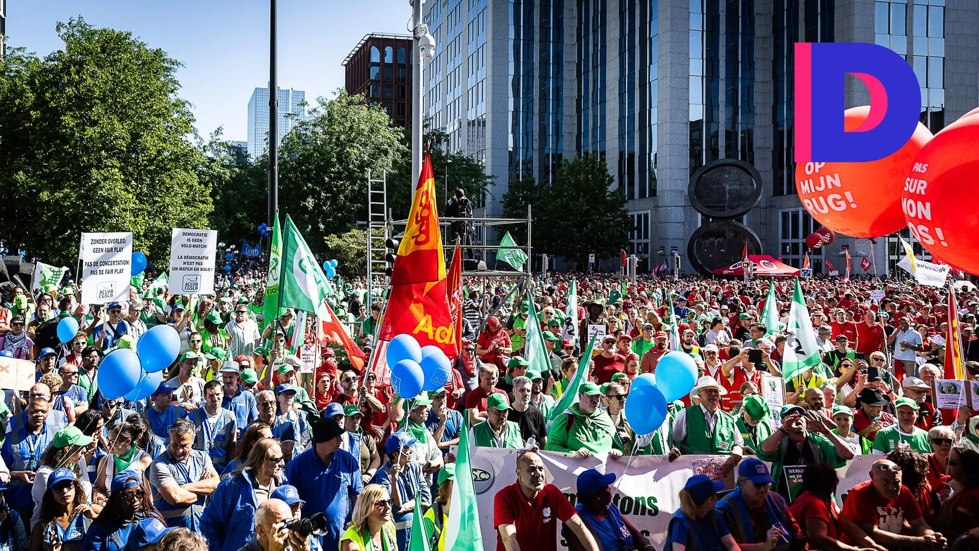 Ce signe en triangle d’Emmanuel Macron n’est pas une référence aux ...