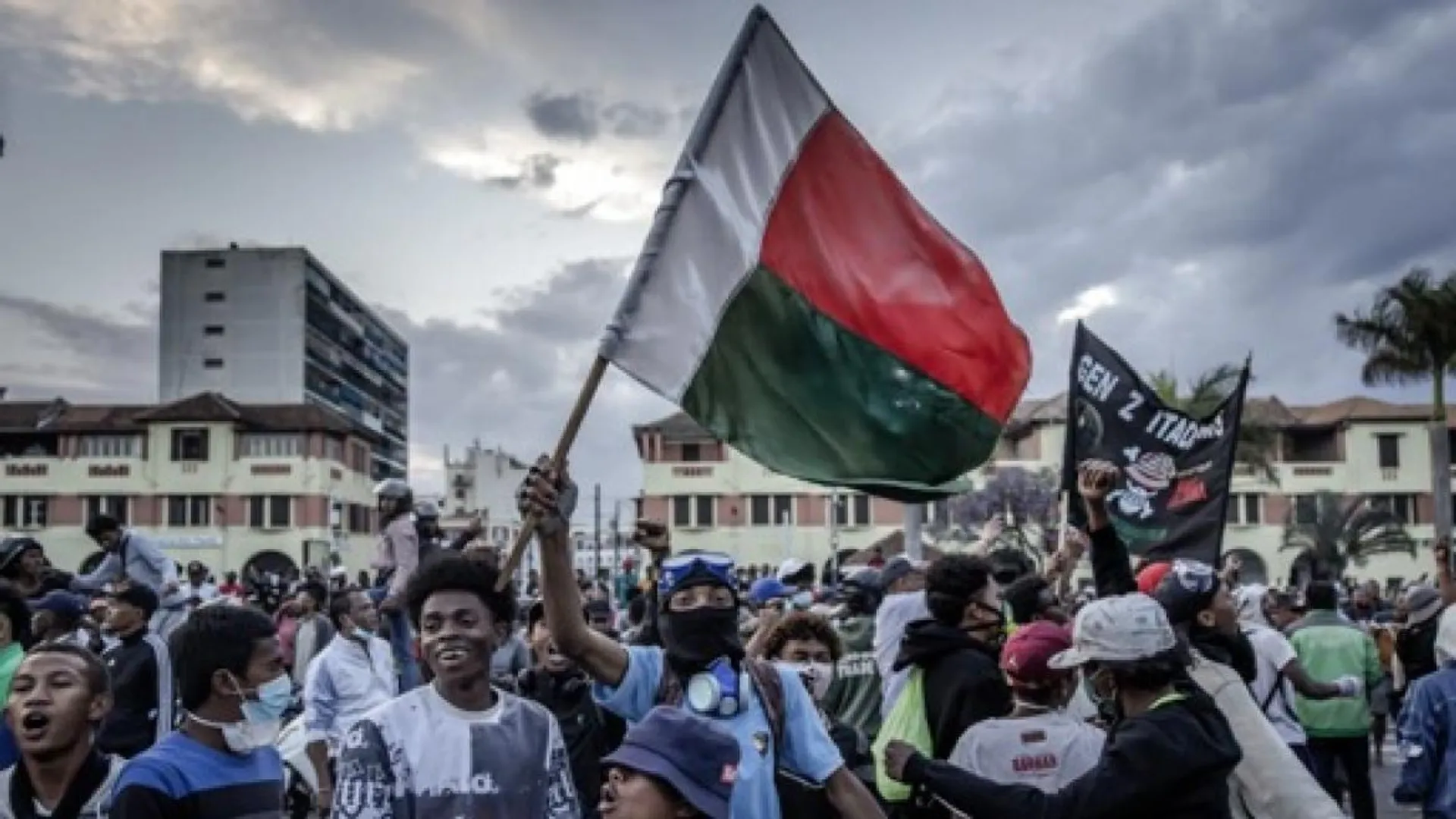 Géorgie : des dizaines de milliers de personnes manifestent contre le gouvernement, la police ...