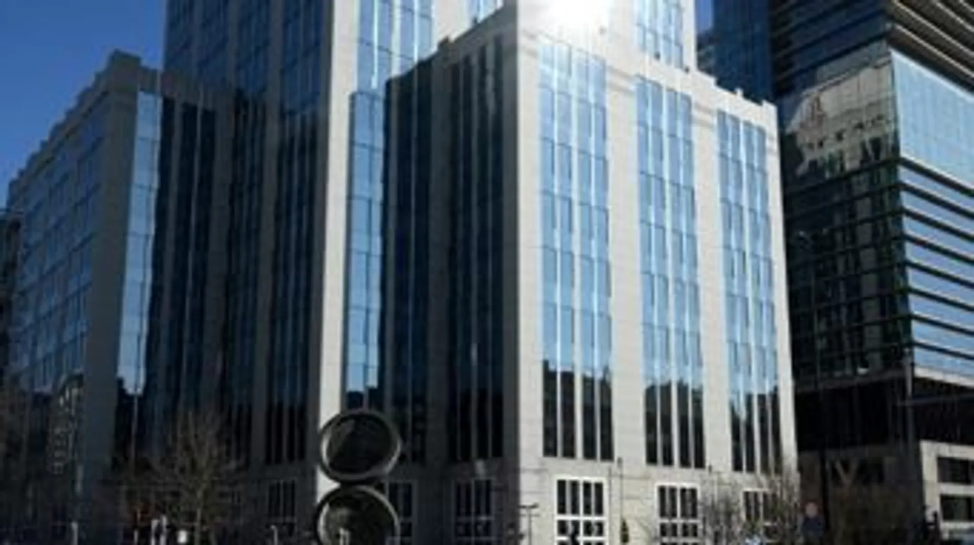 Avoirs russes gelés : la direction d’Euroclear à Bruxelles protégée par ...