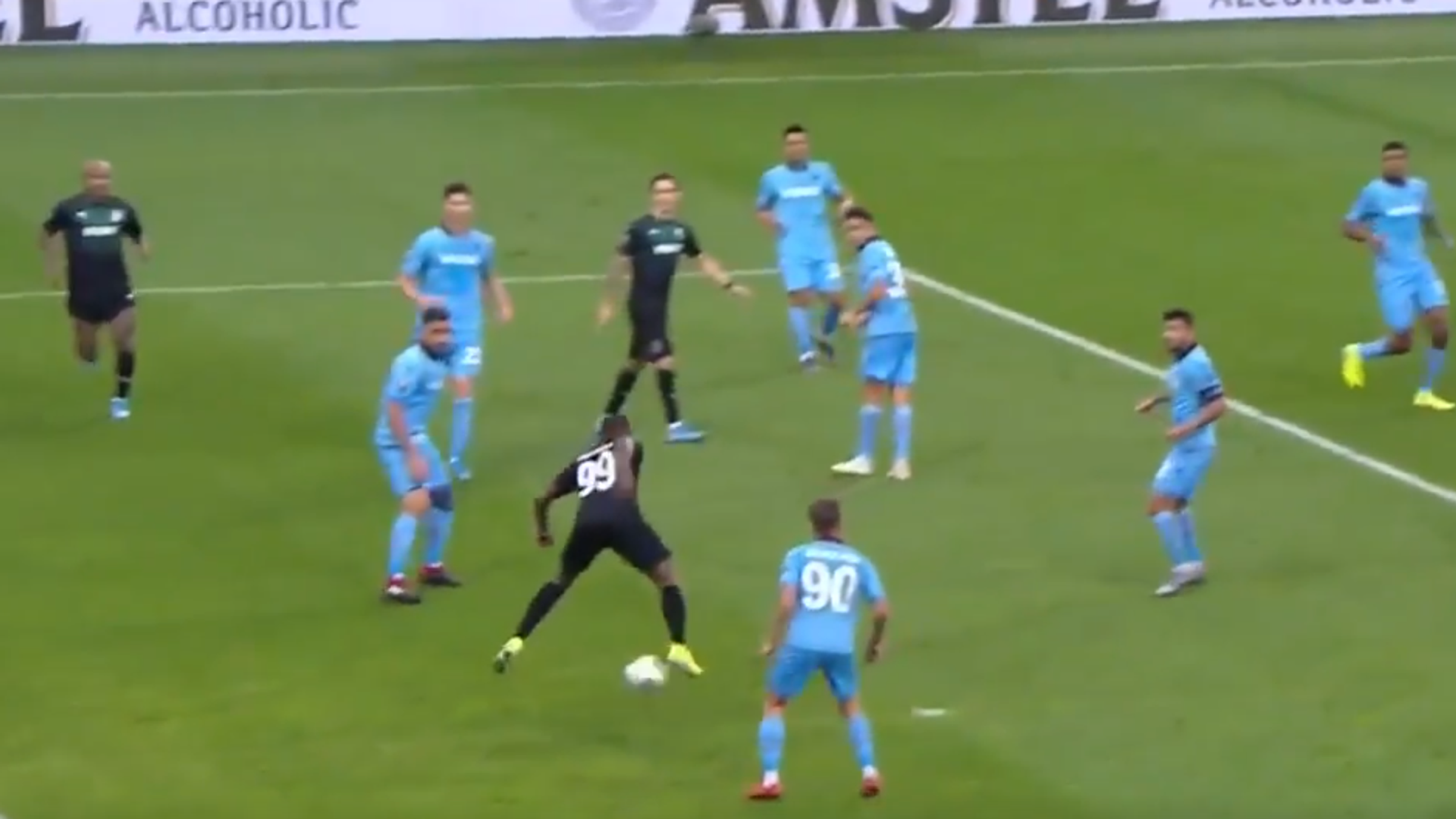 La sublime talonnade en pleine extension de Manuel Fernandes - RTBF Actus