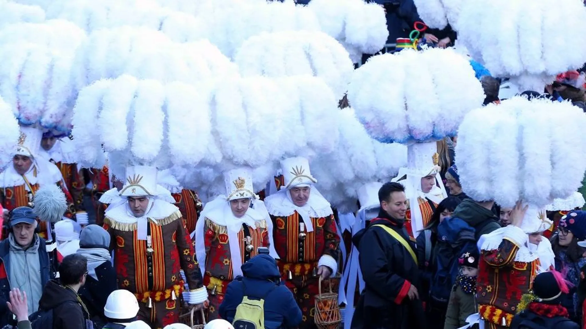 Carnaval de Binche : les coulisses et spécificités du dimanche gras ...