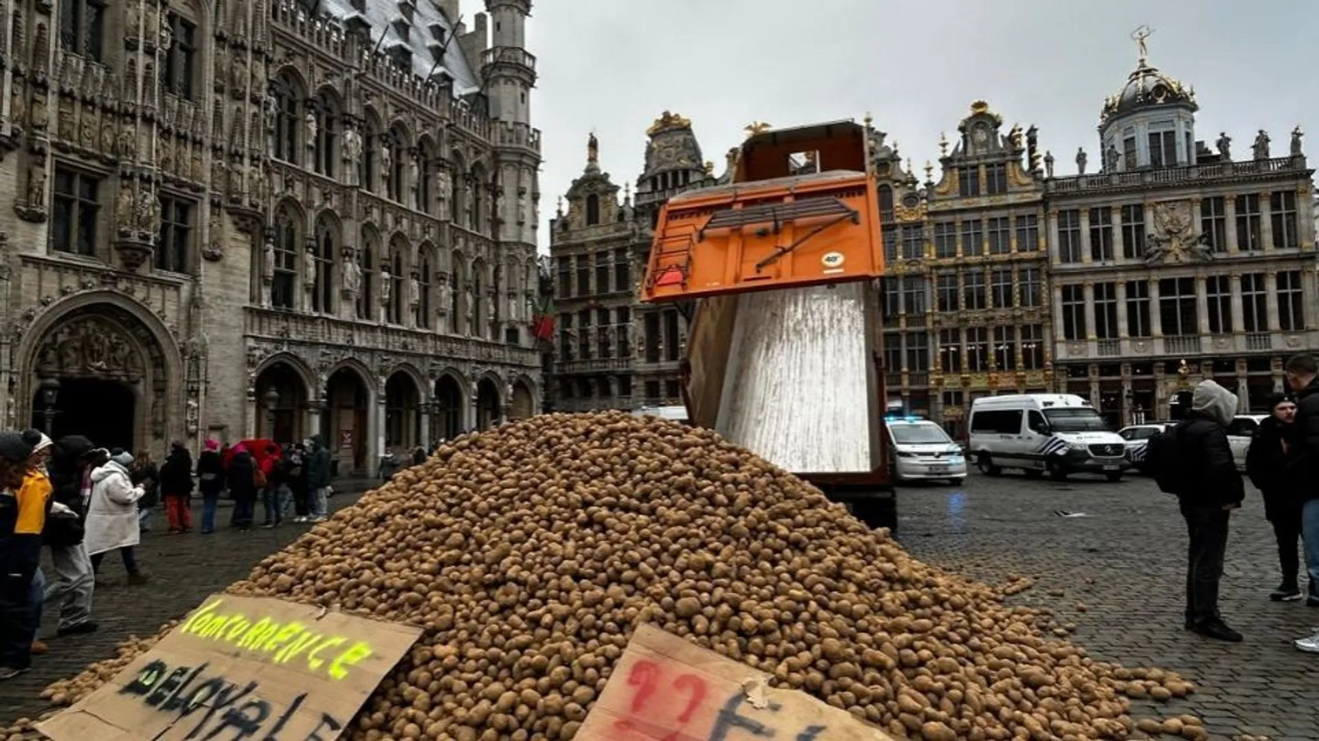 Corps dans une valise flottant sur le canal Charleroi-Bruxelles : début ...