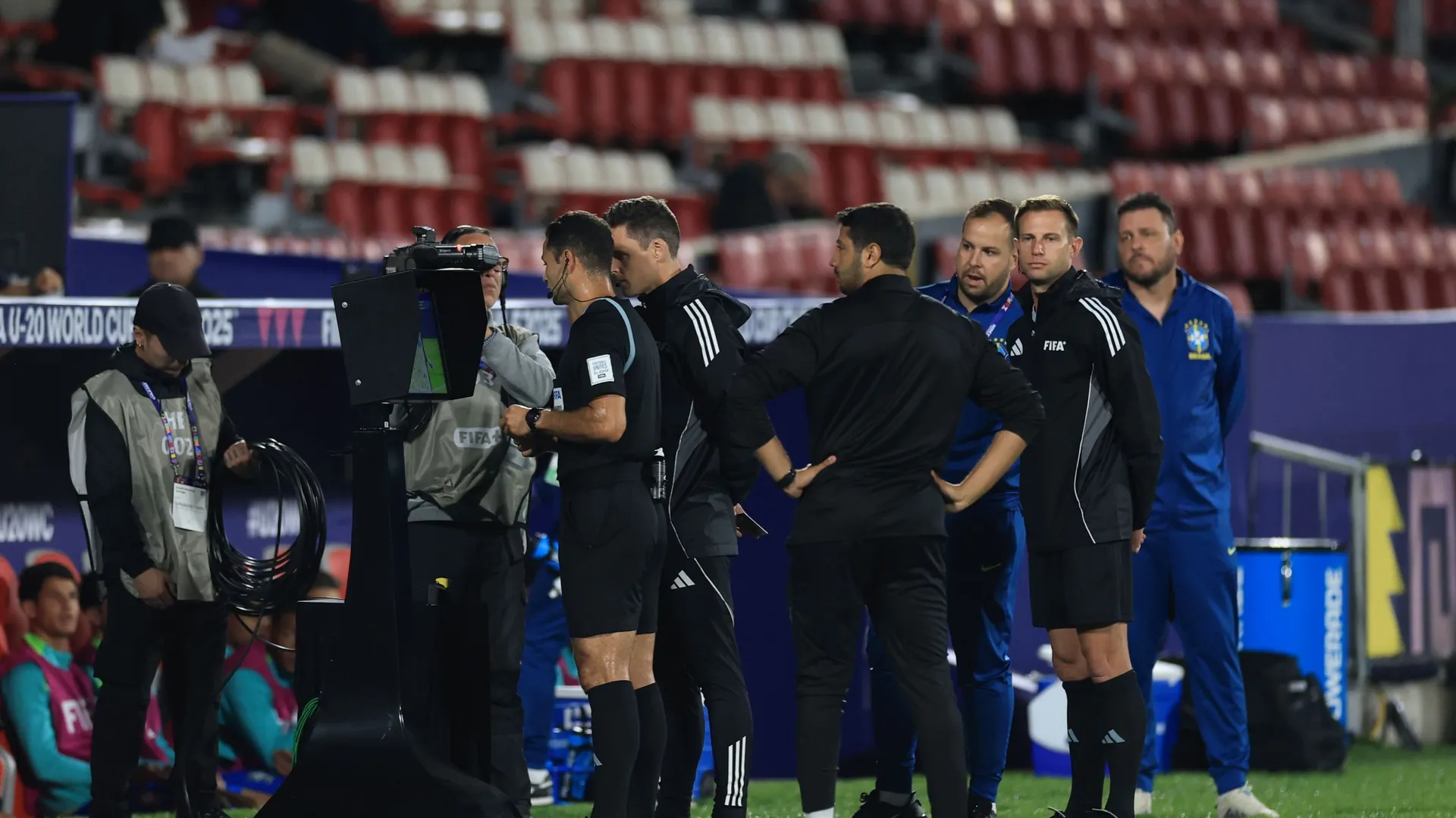 Football : Le carton vert a été utilisé pour la première fois, voici ...