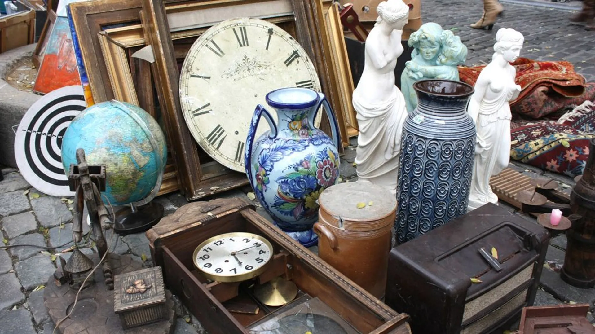 La Brocante de Bomel.. c'est ce 1er mai - RTBF Actus