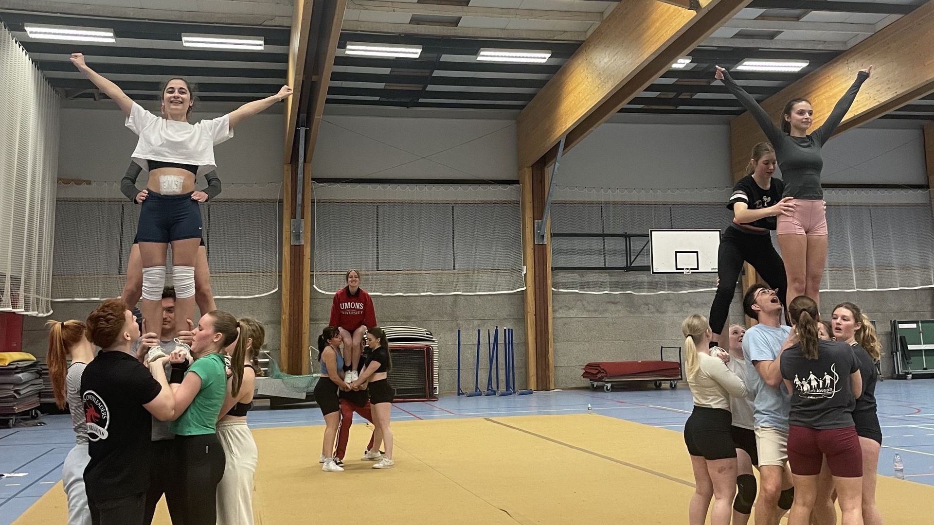 Qu’est-ce que le cheerleading ? Découverte de ce sport américain avec ...