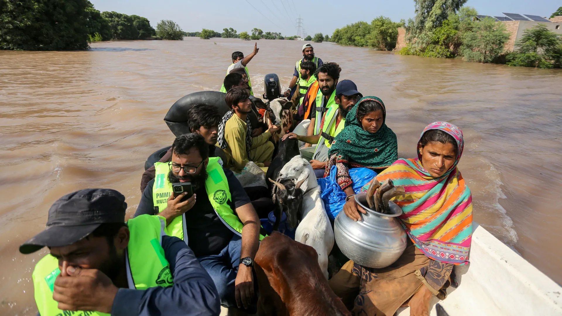 Des inondations et glissements de terrain font plus de 60 morts au Népal et en Inde - RTBF Actus