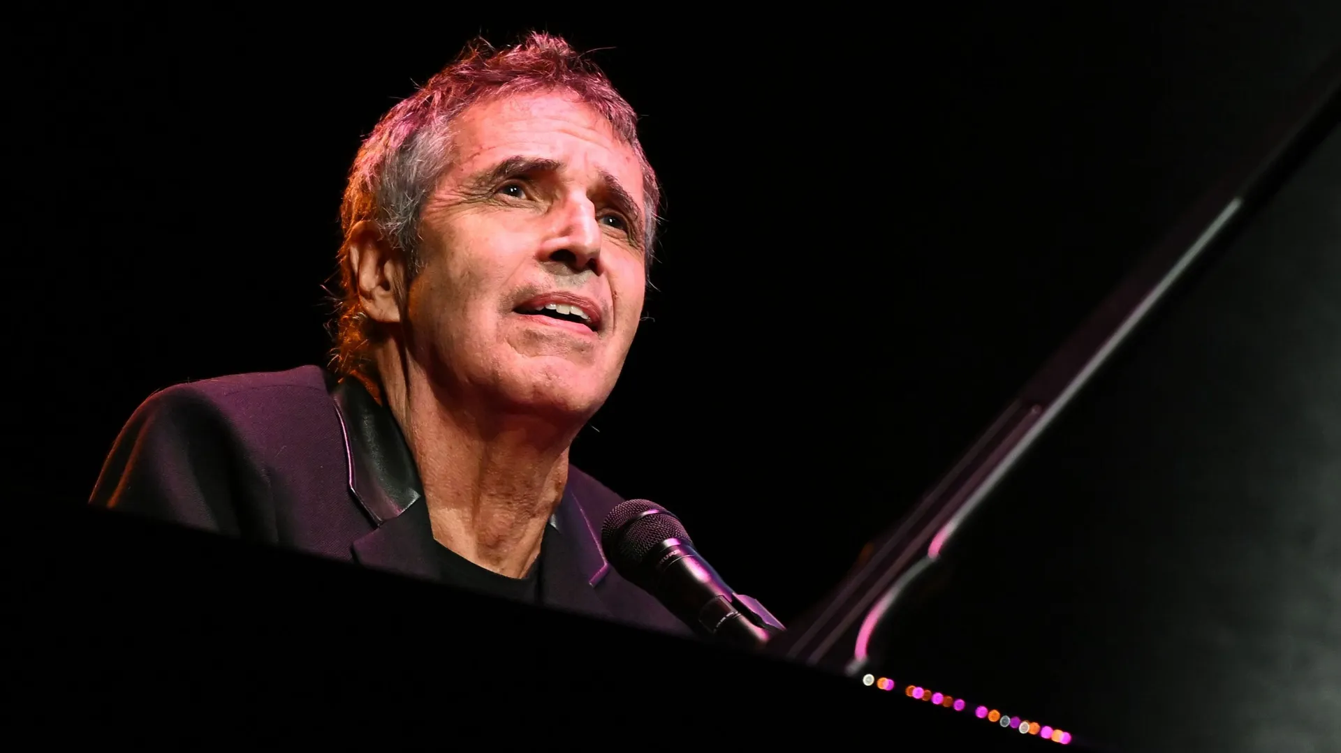 Julien Clerc chante en hommage à son frère disparu dans son nouveau ...