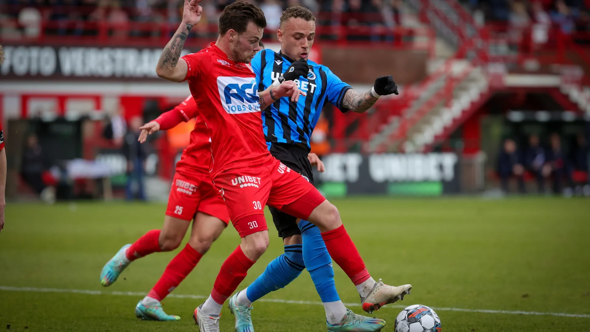 Le Club Bruges retombe dans ses travers et s’incline à Courtrai, sa 4e ...