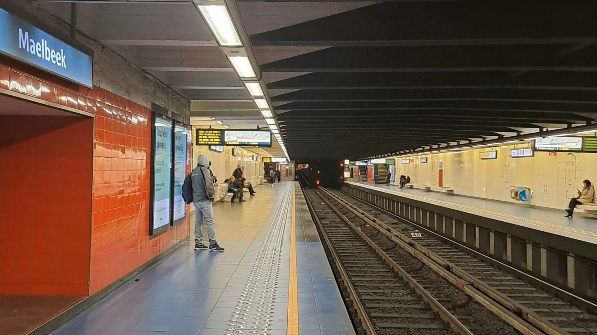Début des travaux de rafraîchissement de la station Maelbeek - RTBF Actus
