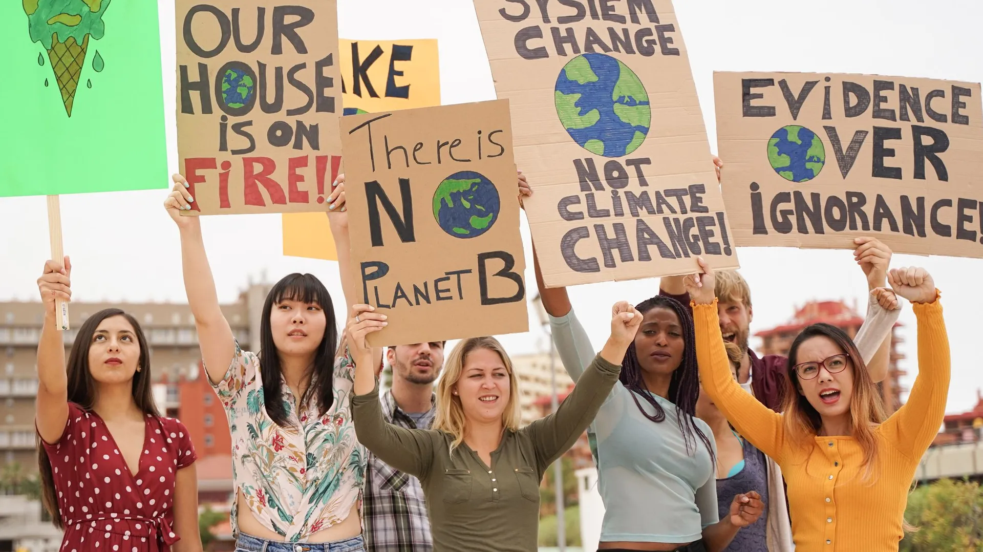Collapsologie : notre monde va t-il changer ou disparaître ? - RTBF Actus