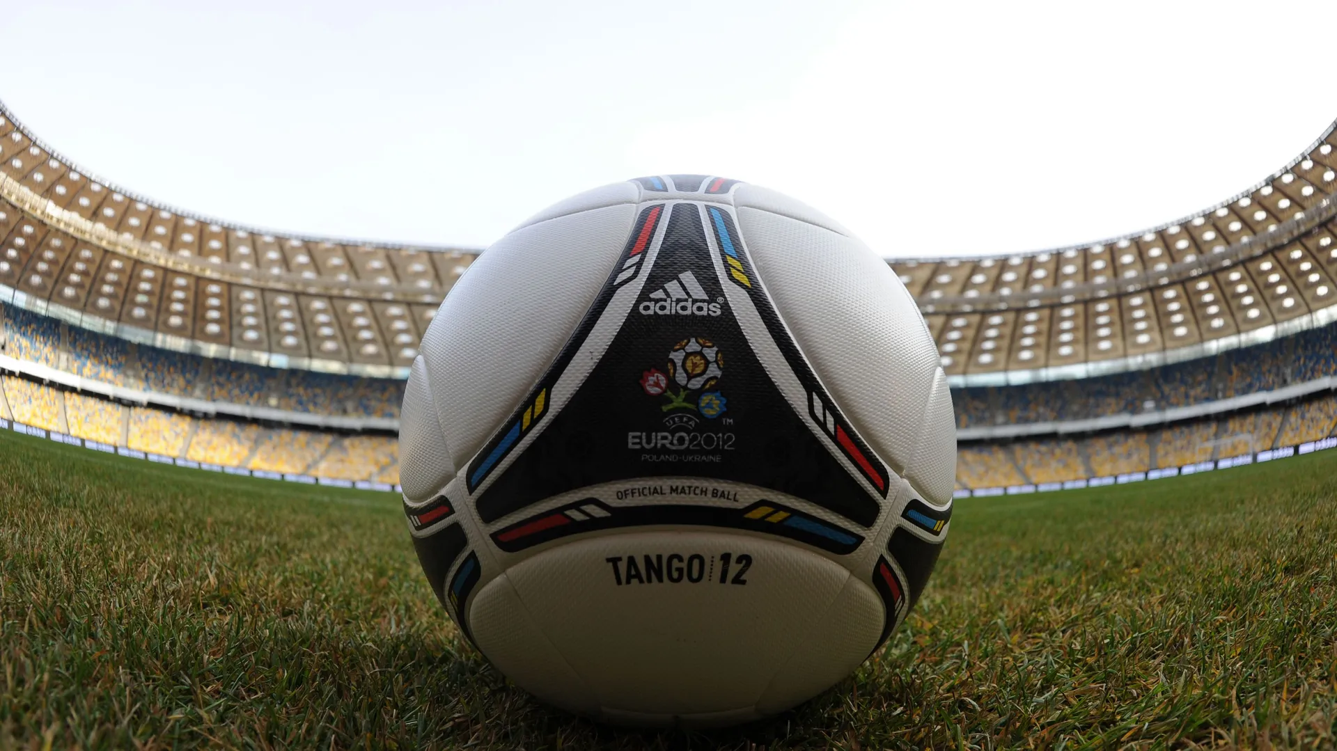 Tango 12, le ballon de l'Euro - RTBF Actus