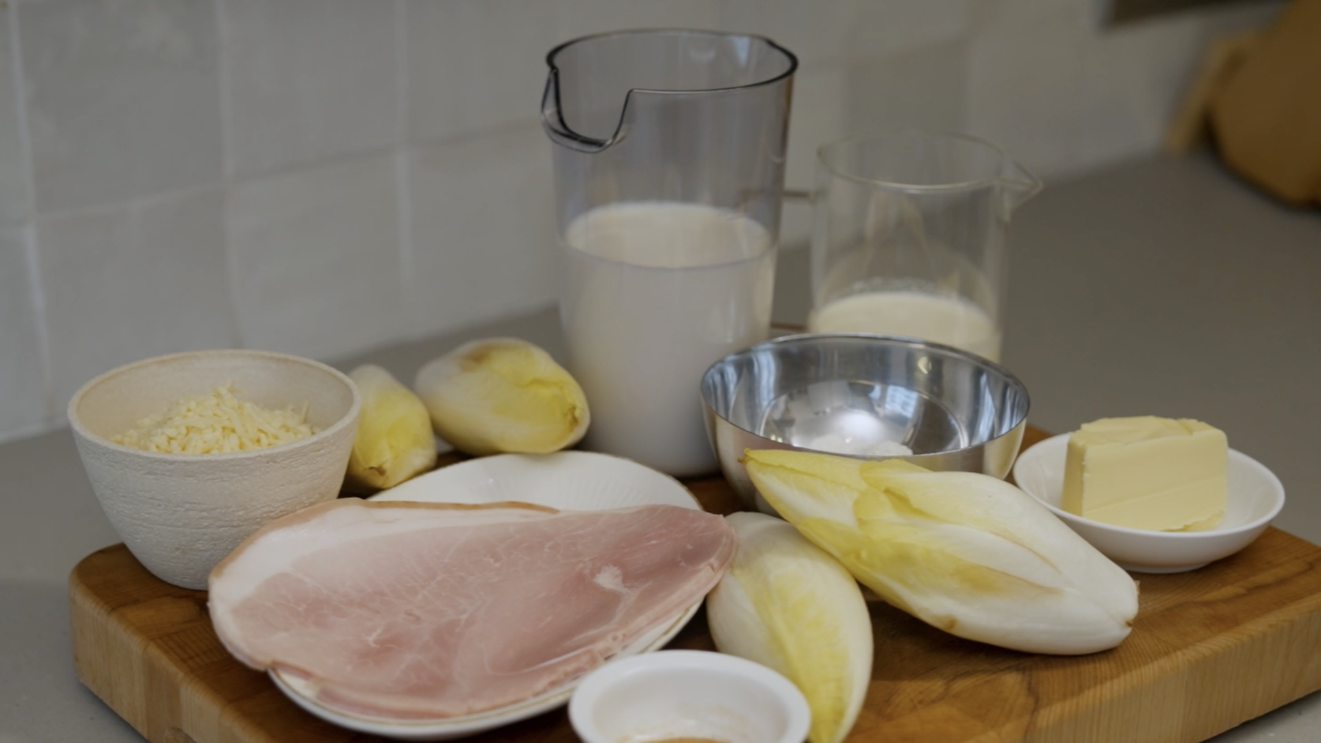 Un incontournable de la cuisine belge : le chicon au gratin de Carlo ...