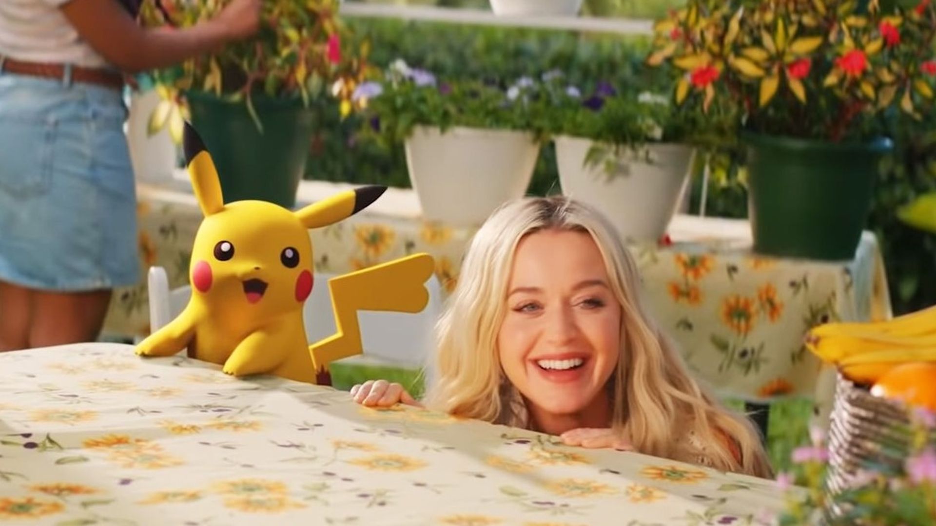 Ode à Pikachu dans le clip de Katy Perry pour les 25 ans de Pokemon ...