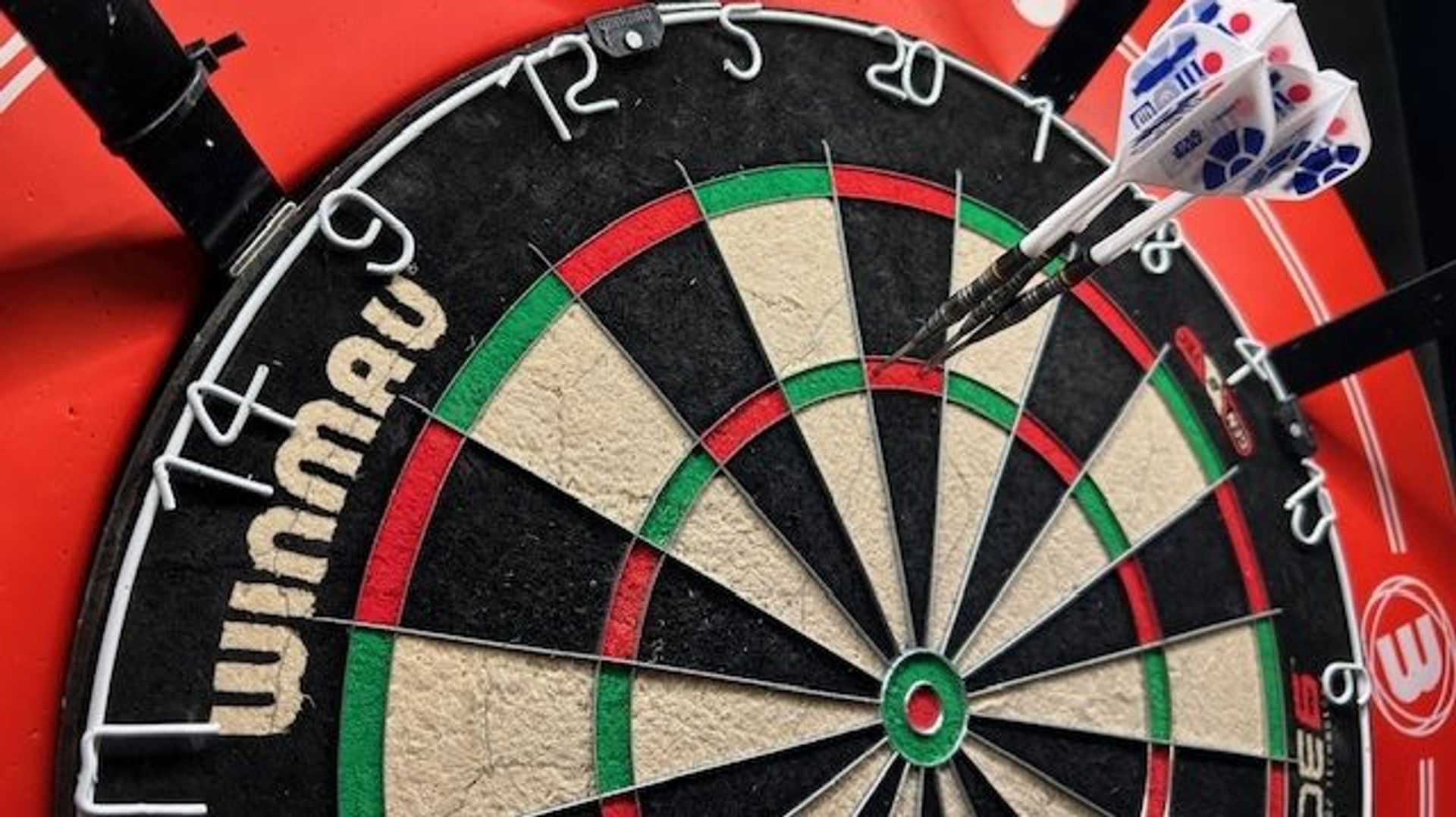Podcast : immersion dans le 'Monde parallèle' des passionnés de Darts ...