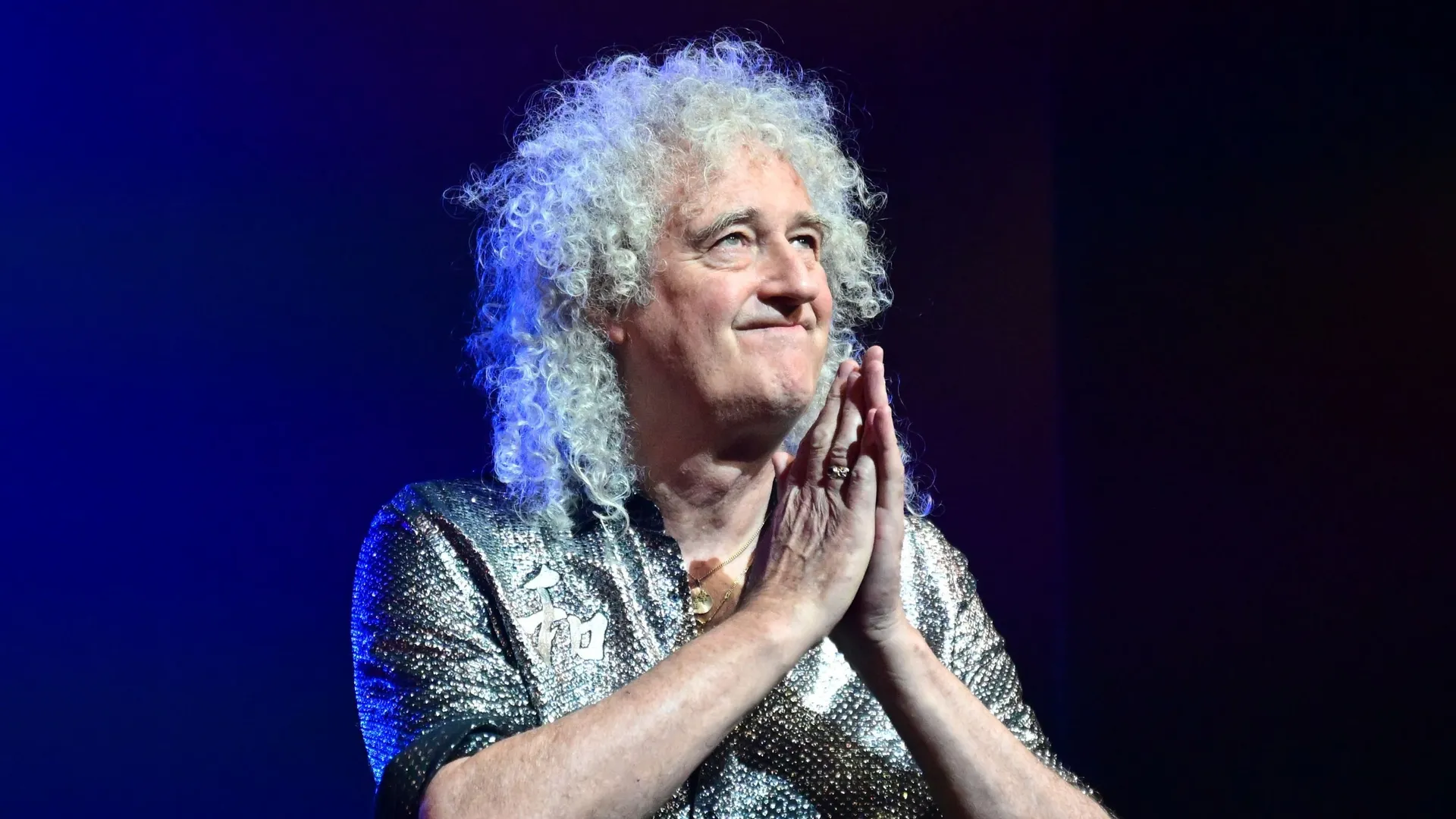 Brian May met fin aux tournées mondiales de Queen et offre sa guitare à ...