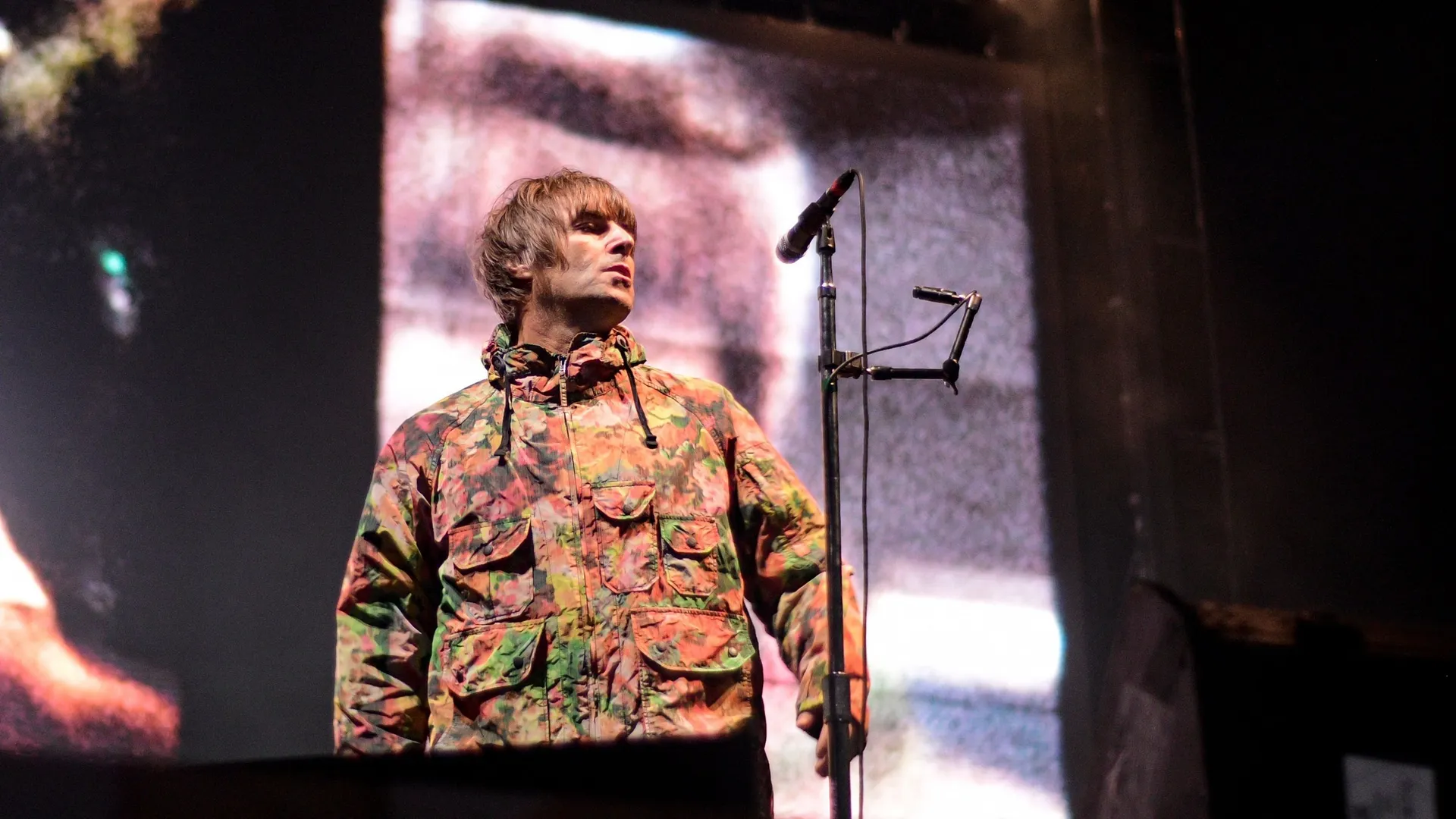Liam Gallagher annonce un album live à Knebworth et partage la vidéo de 'Roll It Over'