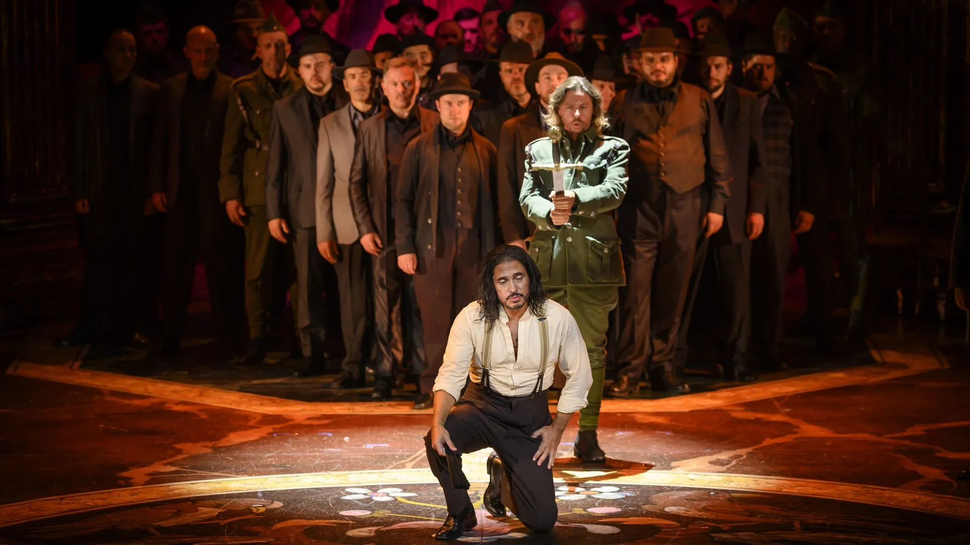 ' Faust ', Méphistophélès tire les fils de l'horreur en démon amusé et ...