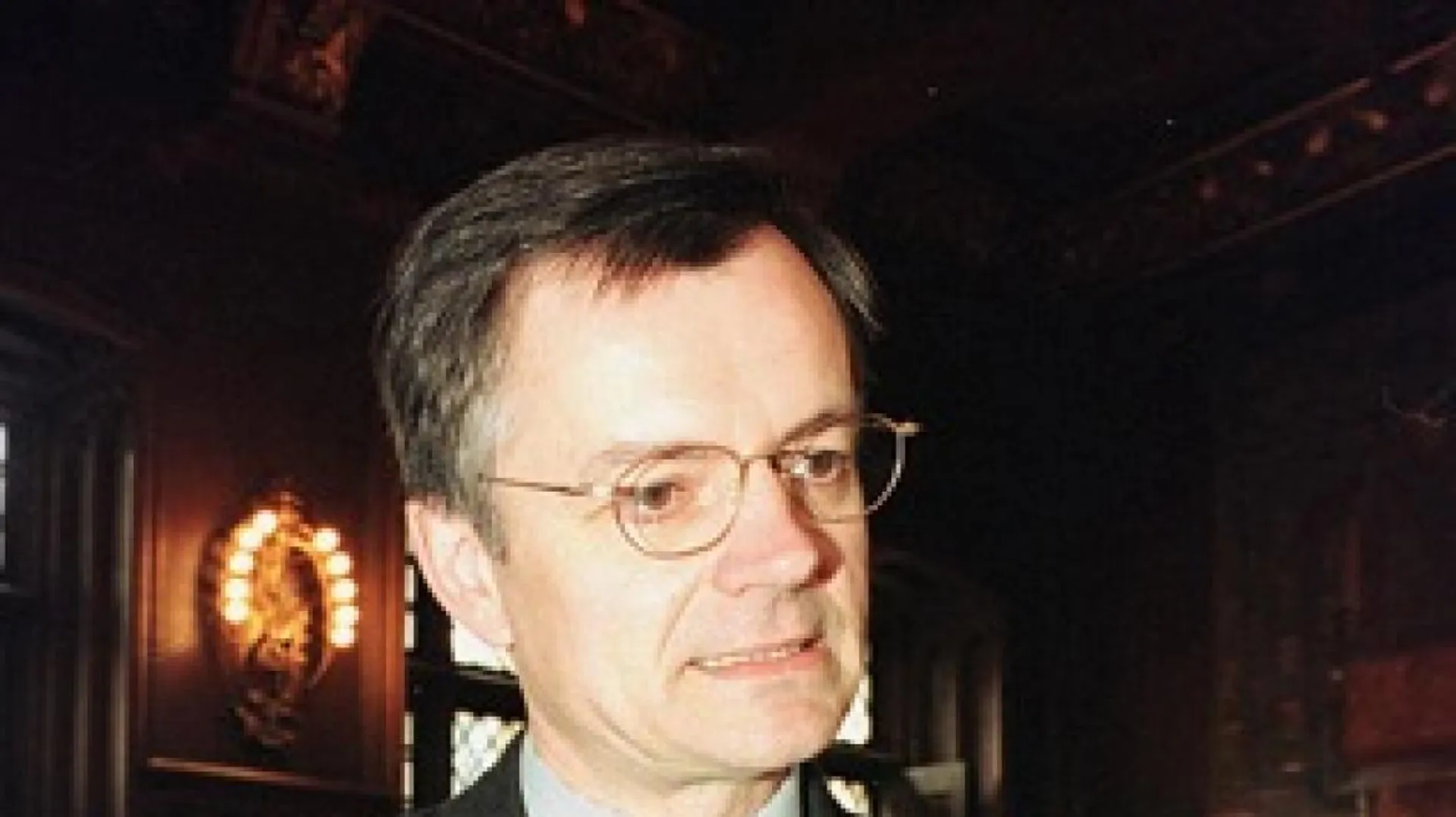 Pour sa rentrée, le Parlement bruxellois rend hommage à Michel Van Roye ...