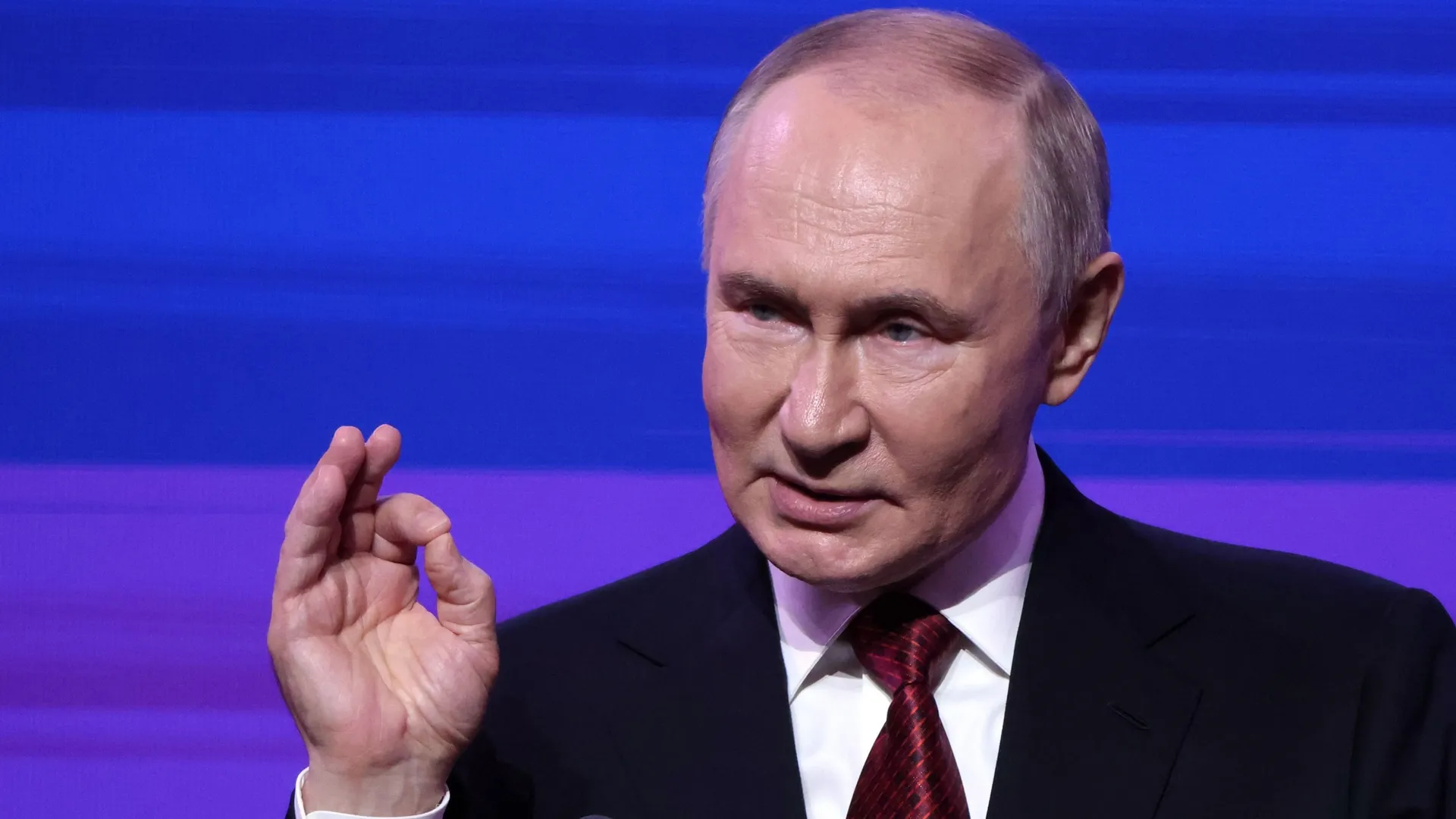 Vladimir Poutine dit observer 'la militarisation de l’Europe' et promet ...