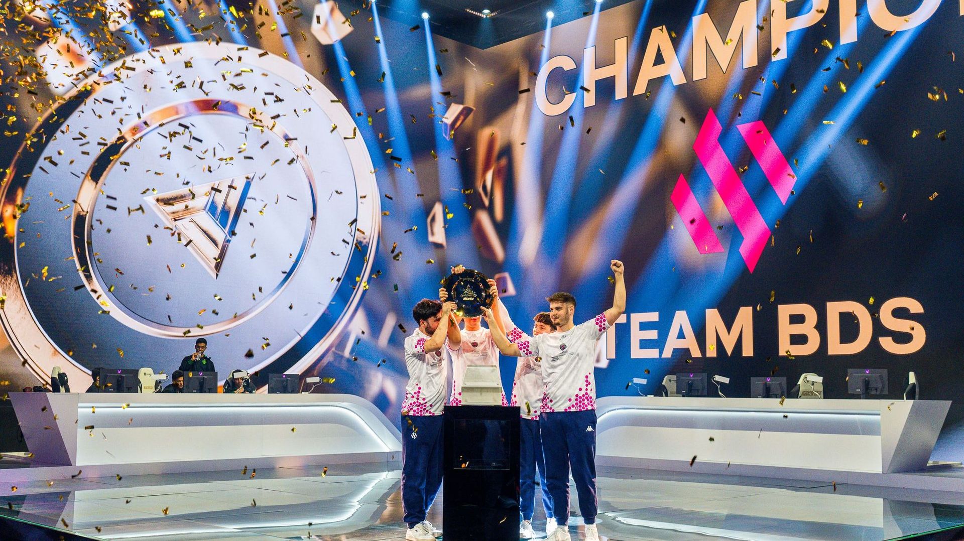 EWC : BDS remporte le tournoi Rocket League face à une Team Falcons en ...