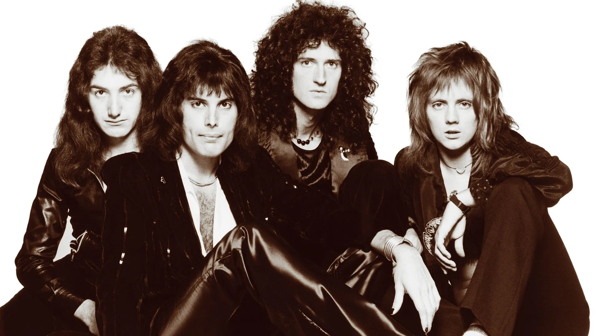 Queen : un hommage dingue à Bohemian Rhapsody en plein Paris - RTBF Actus