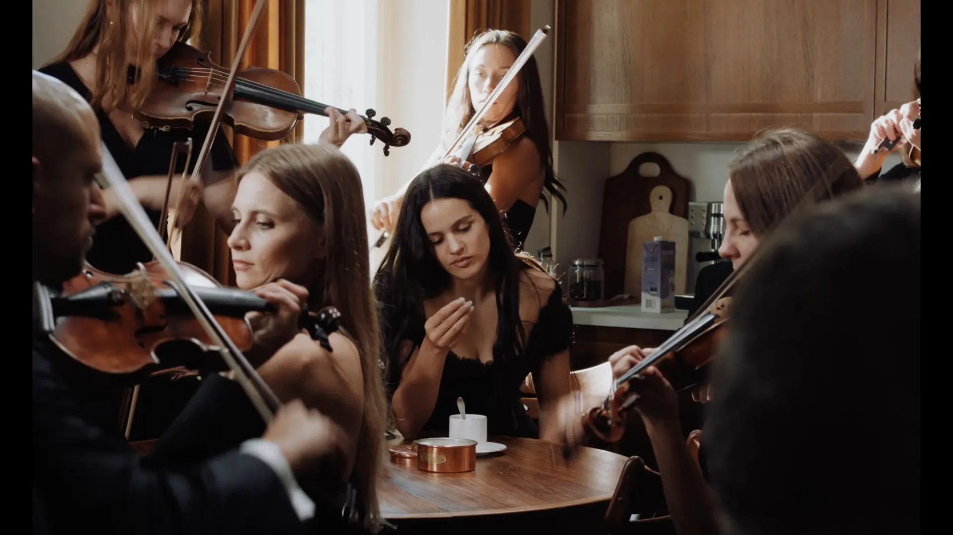 Bientôt un nouvel album pour Lola Young : 'une ode à l’auto-sabotage' - RTBF Actus