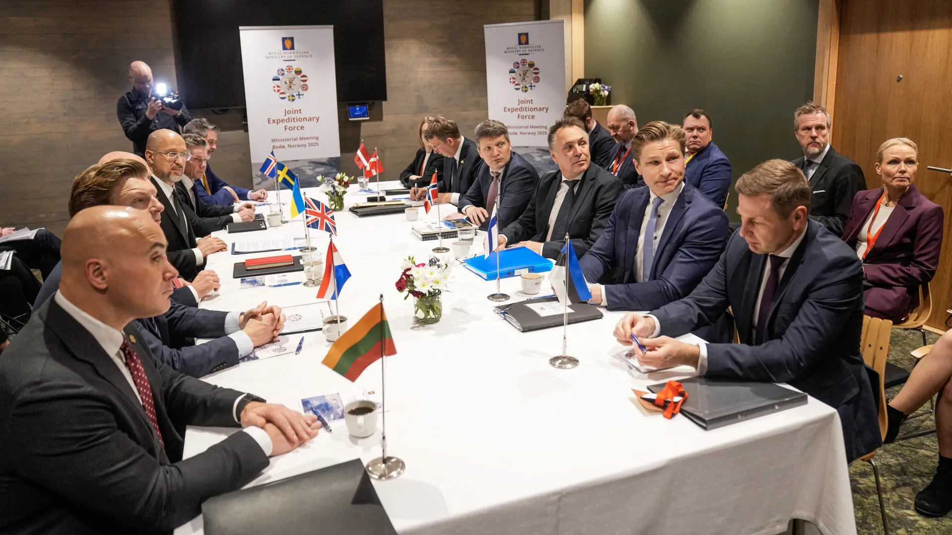 Ukraine : lors de la minute de silence quotidienne, 'les passants se ...