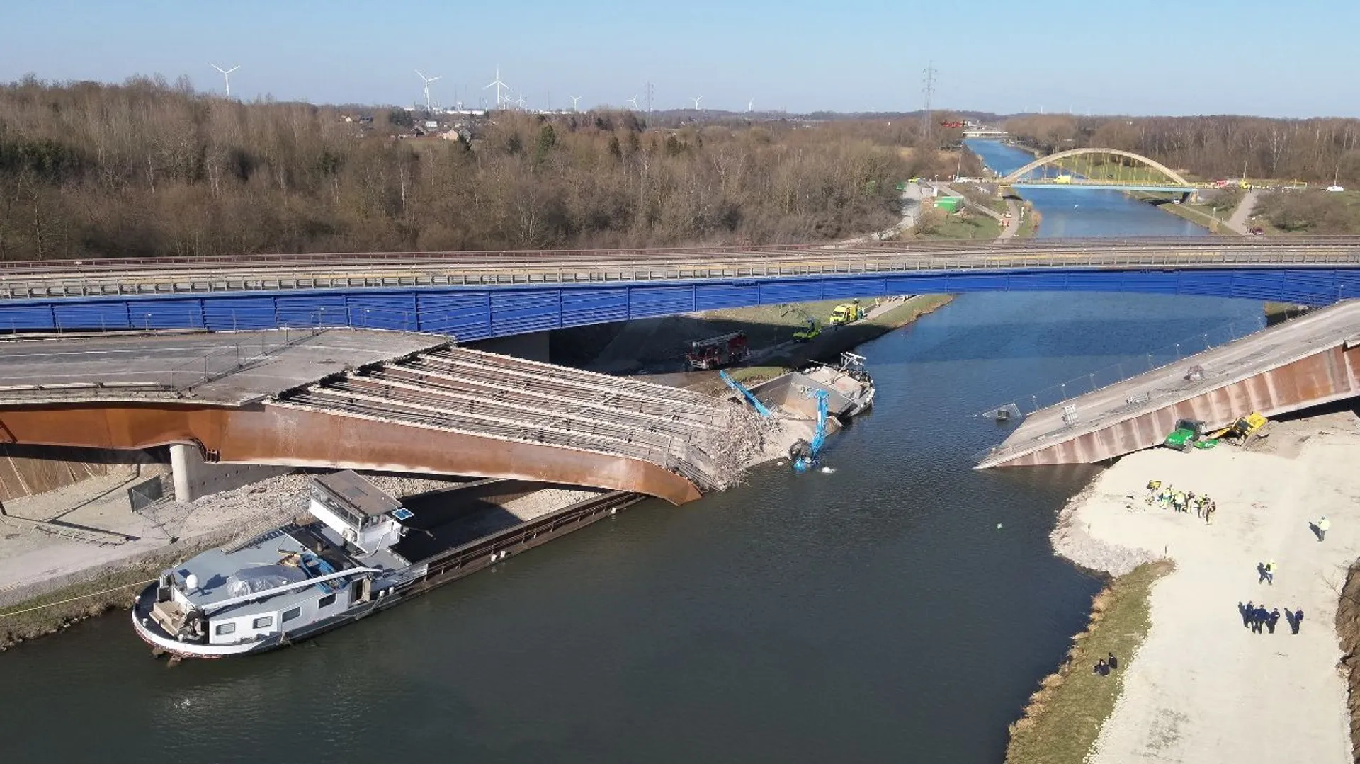 Houdeng : les travaux de démolition du pont effondré de la E42 ...