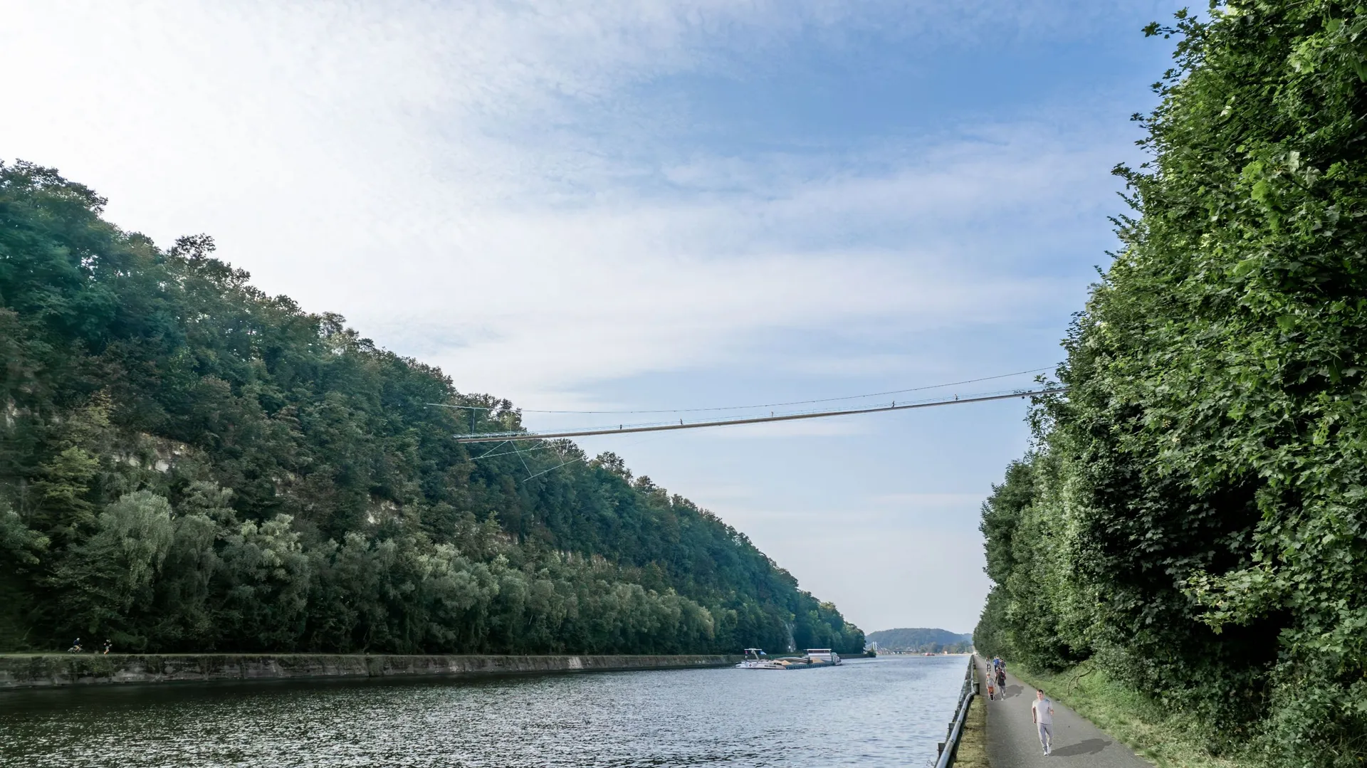 Pont suspendu entre Visé et Bassenge : un ticket de passage à 3 euros ...