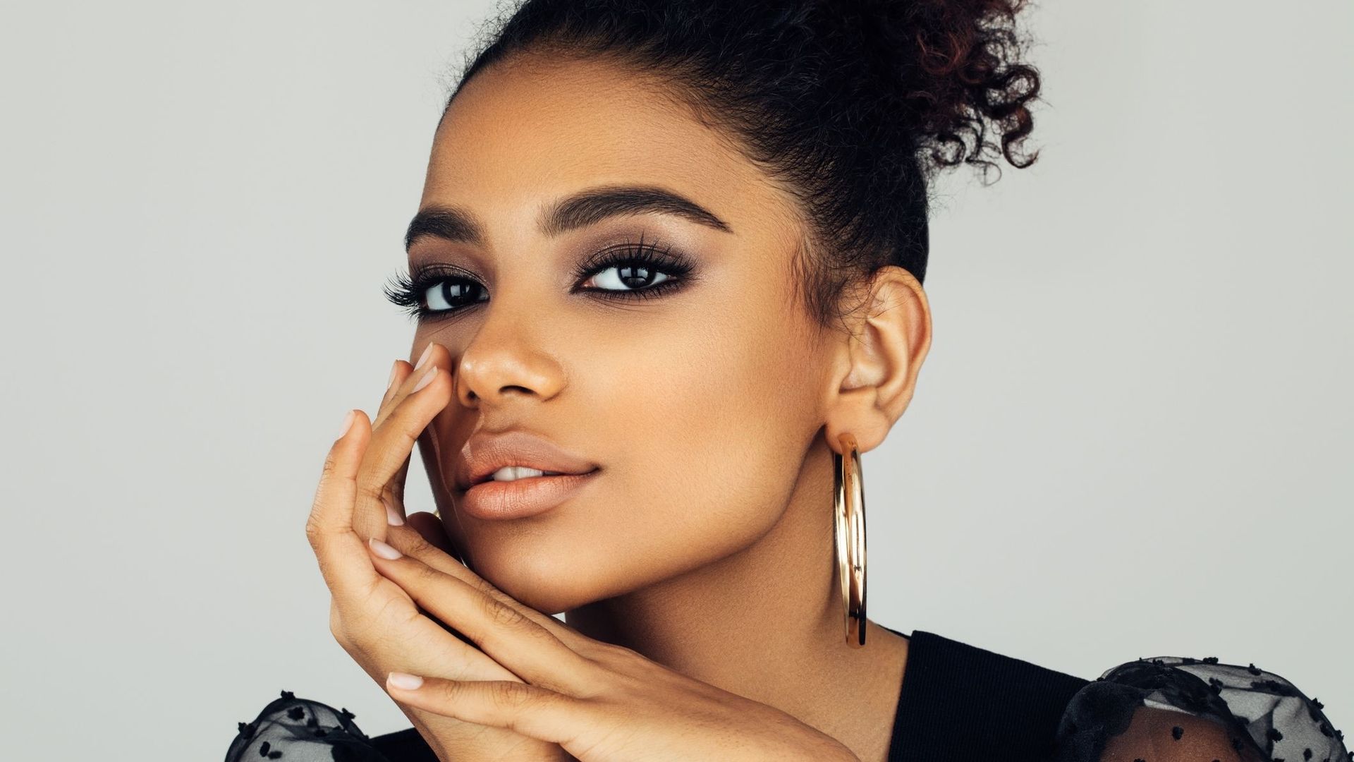Le 'unapproachable makeup', ce maquillage pensé pour intimider les ...