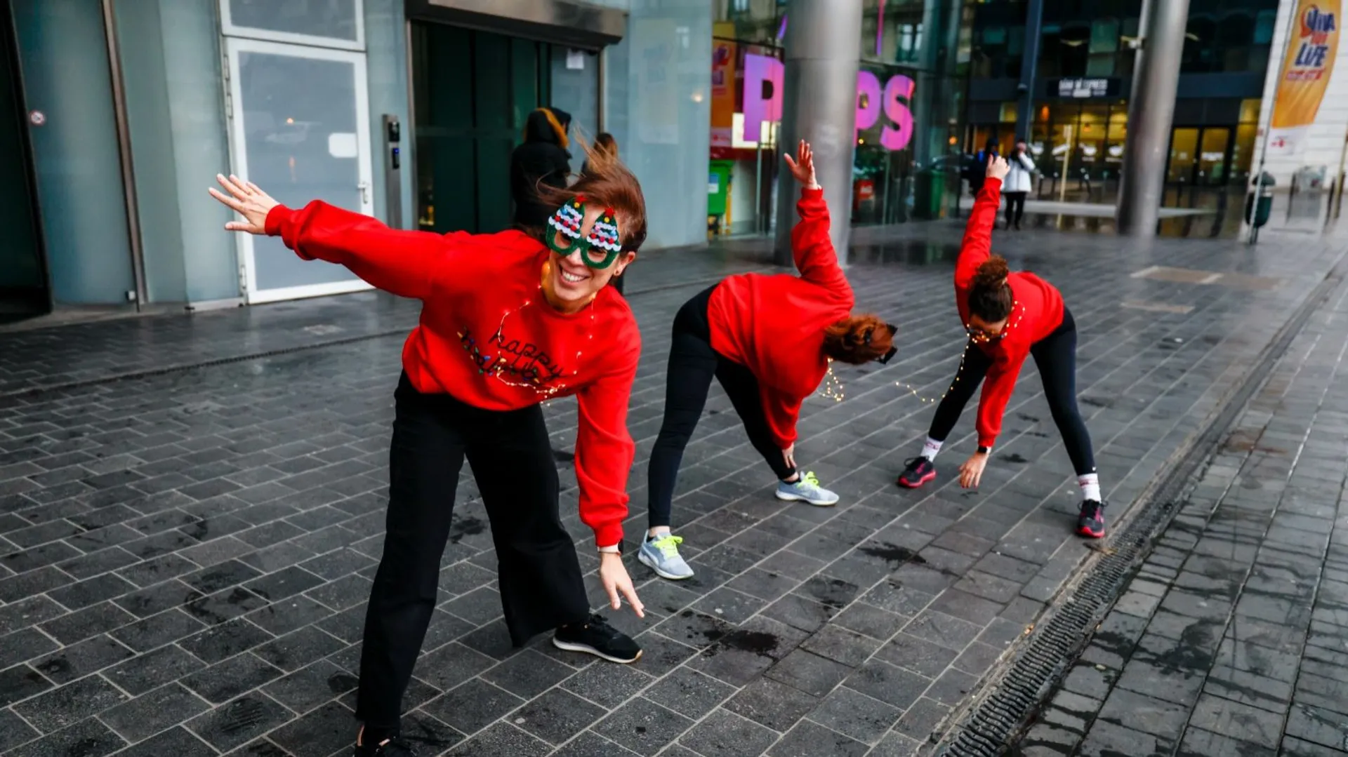 51.220 euros pour Viva for Life : 1500 personnes ont gravi la tour ...