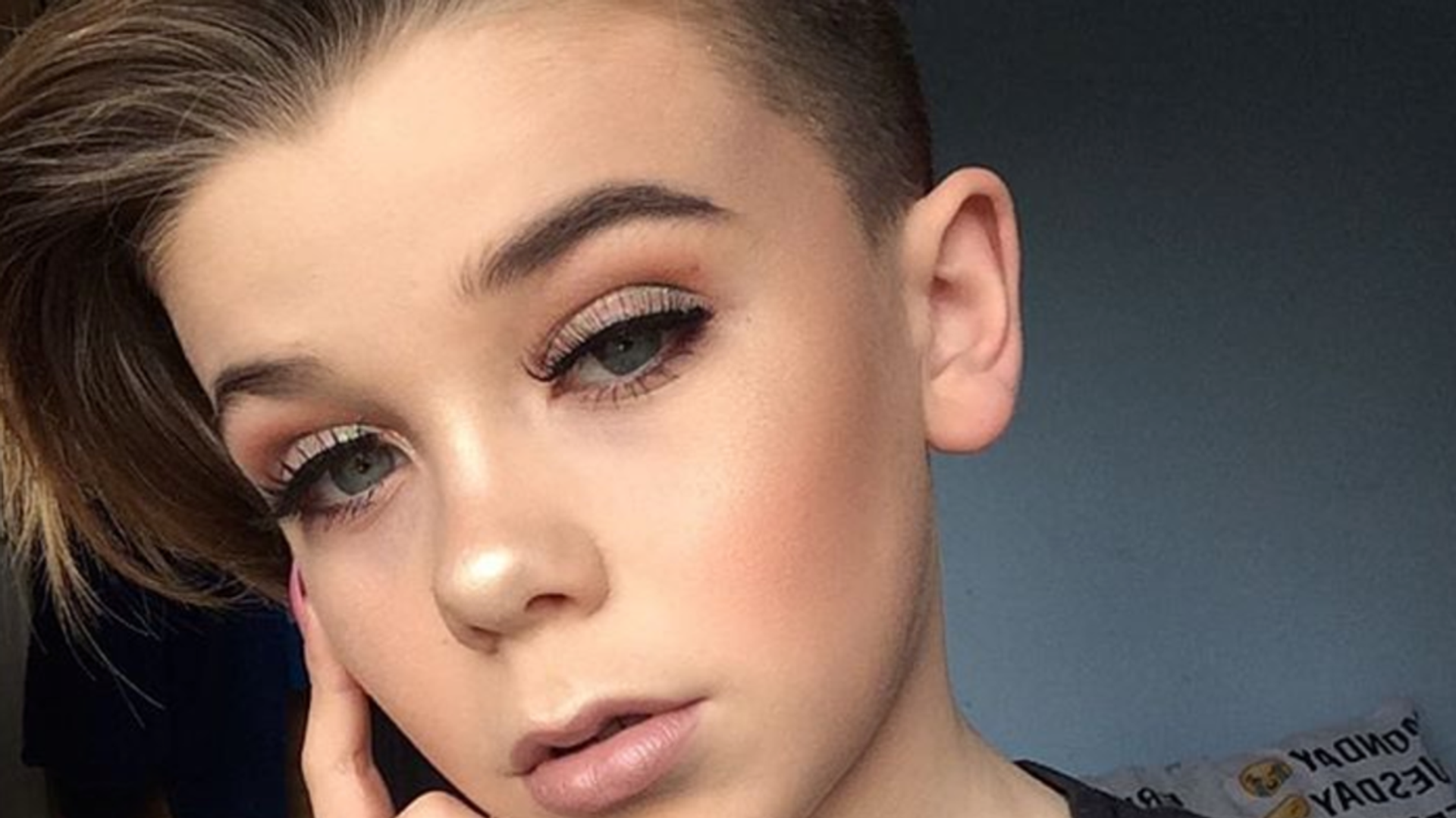 Jack Bennett, le Youtubeur beauté de 13 ans qui casse les codes - RTBF ...