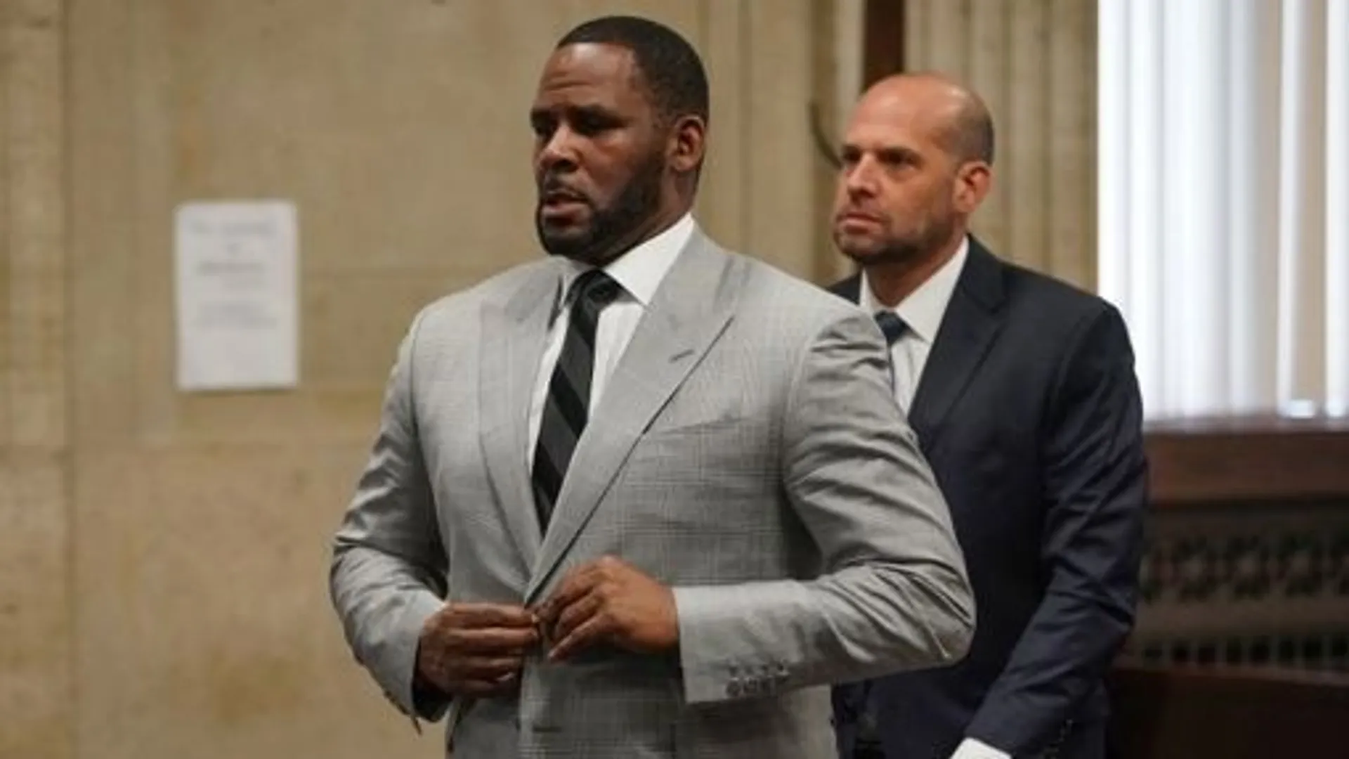 La condamnation du chanteur R. Kelly à 20 ans de prison pour ...
