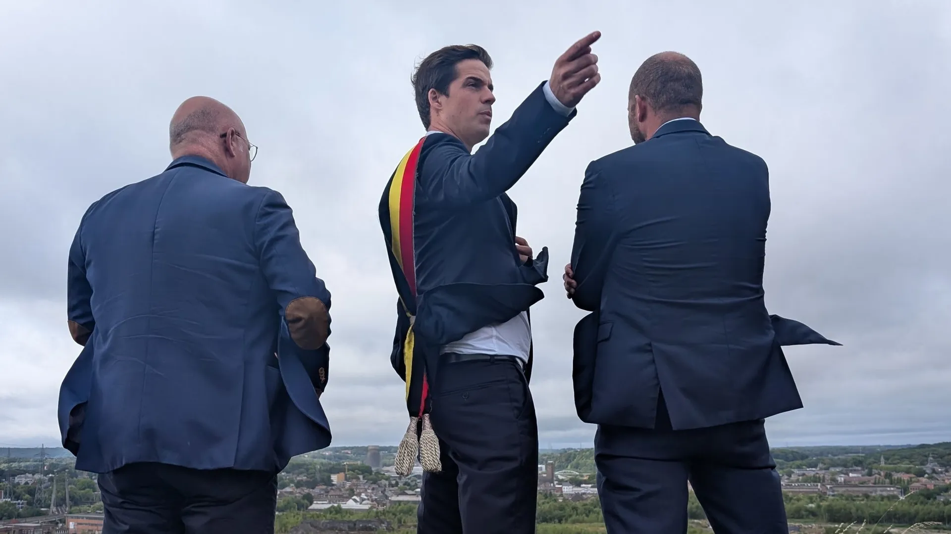 1500 militaires bientôt à Charleroi : la caserne du futur arrive, au ...