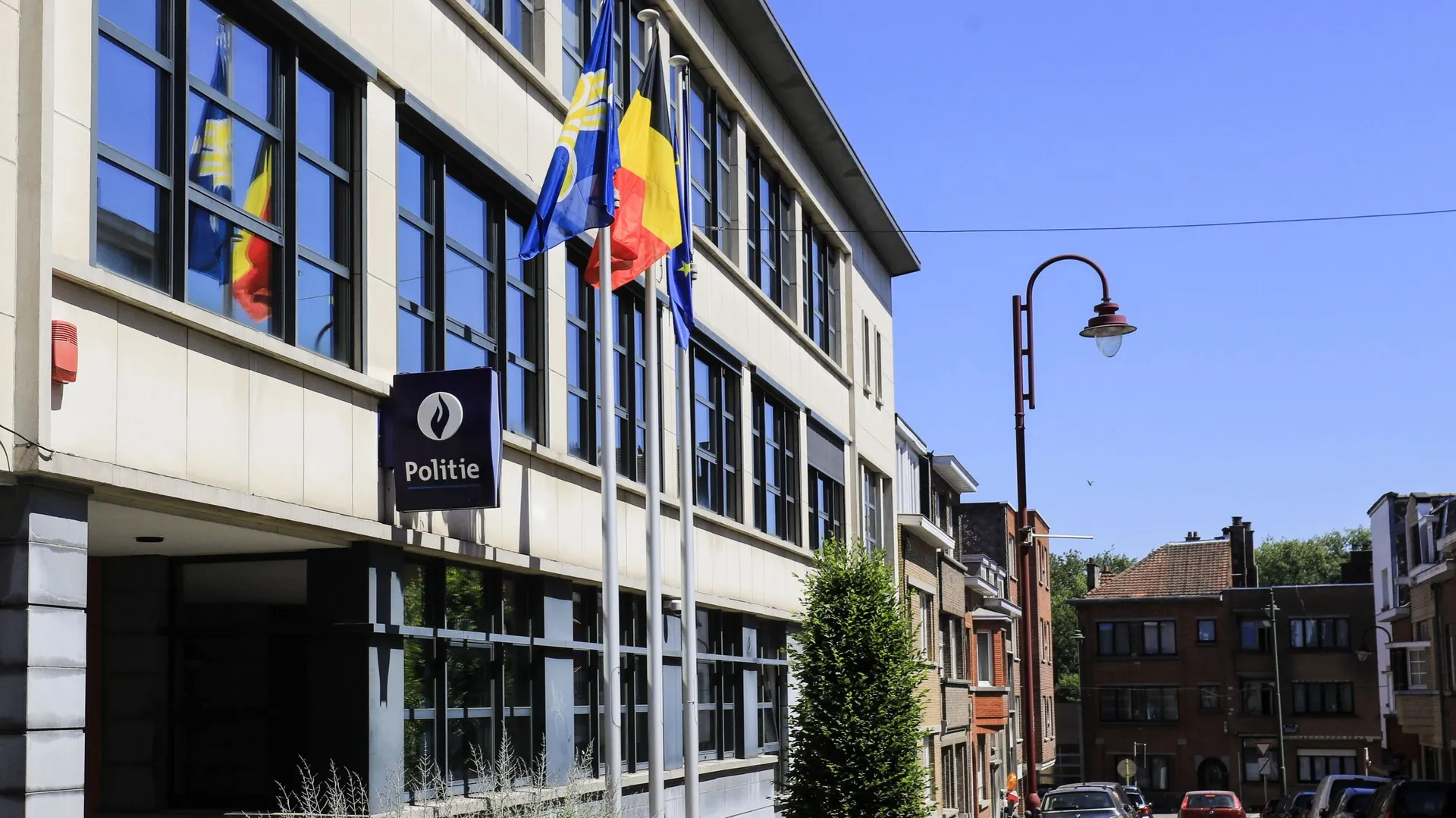 Incendie volontaire au commissariat de police de Berchem-Sainte-Agathe ...