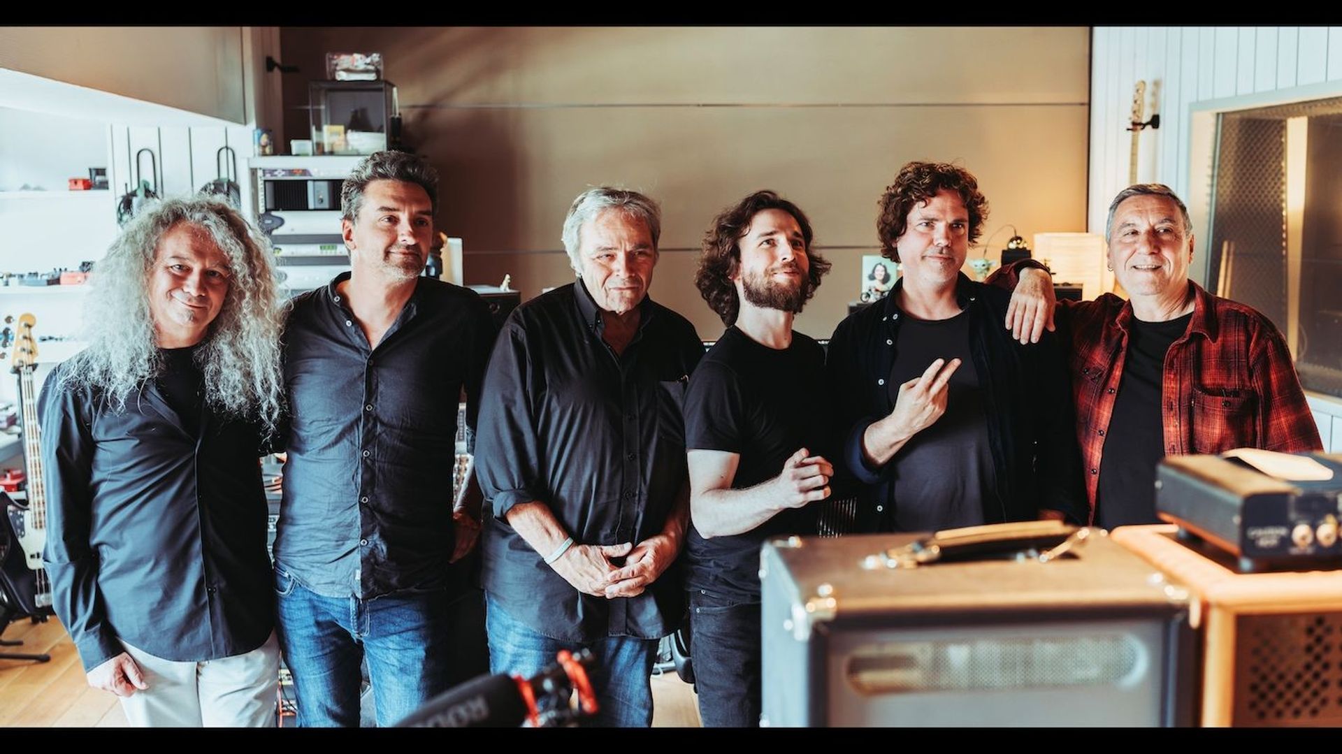 Machiavel revisite 'Fly' avec Jasper Steverlinck pour ses 50 ans - RTBF ...