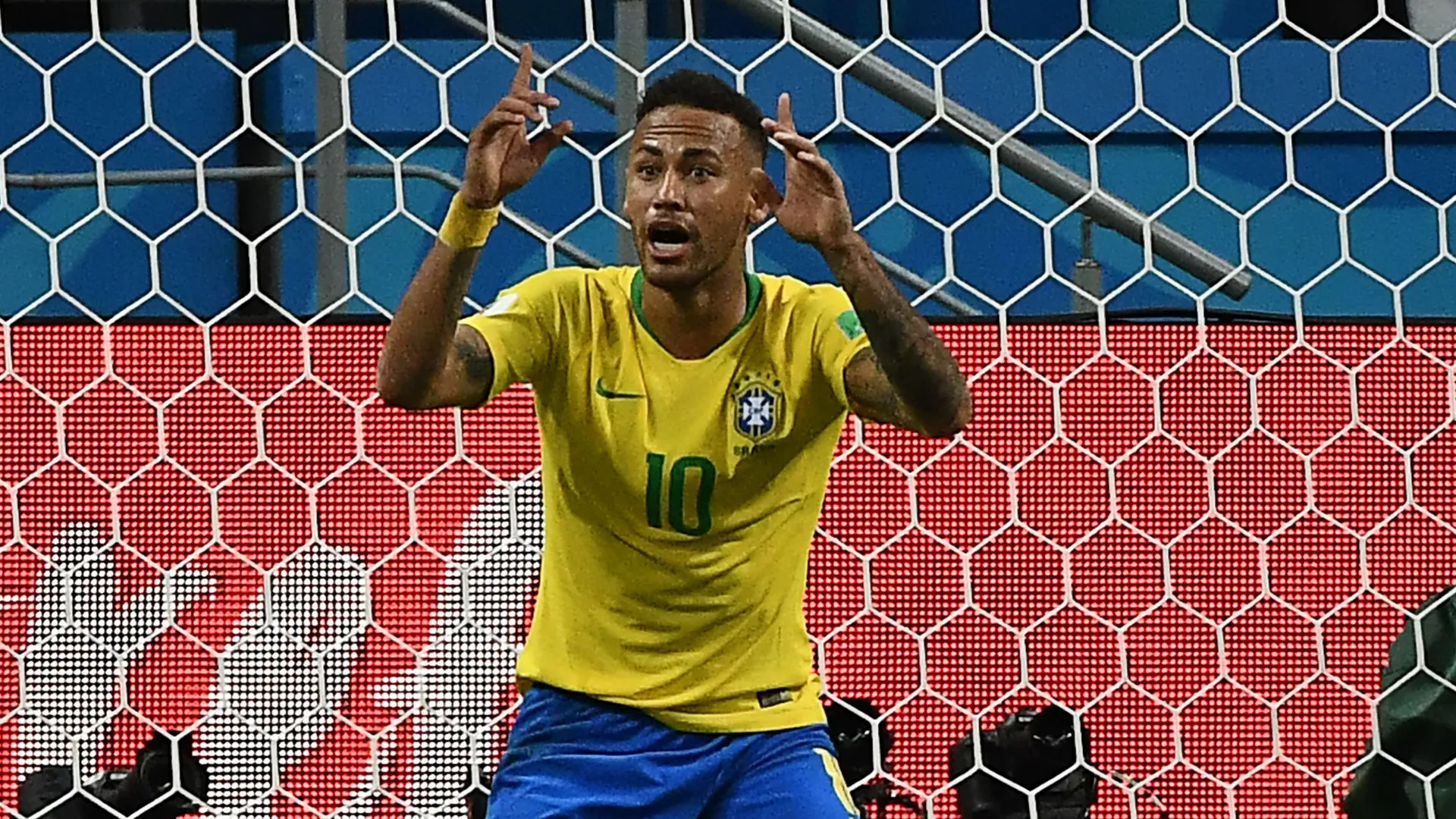Neymar joue l'auto-dérision avec des enfants sur les réseaux sociaux