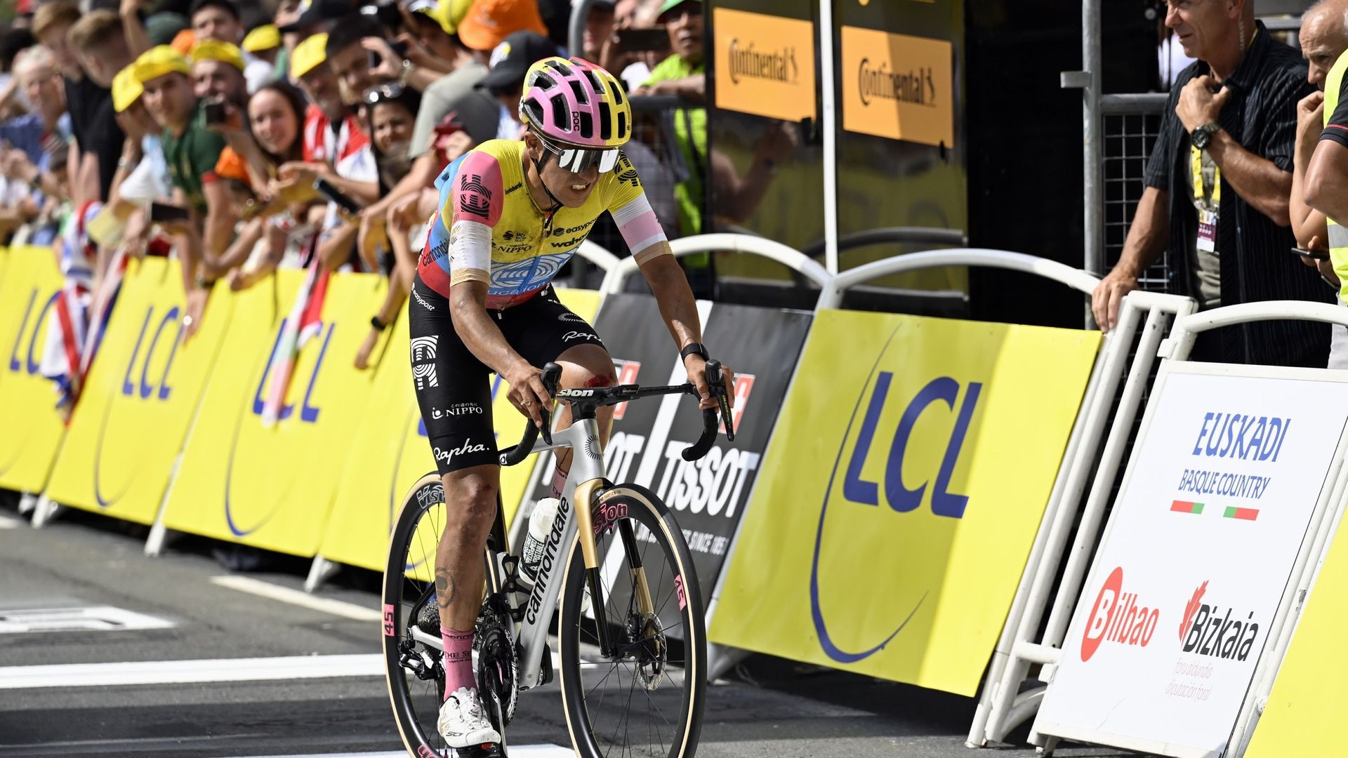 Tour de France : Richard Carapaz, rotule gauche fracturée, abandonne ...