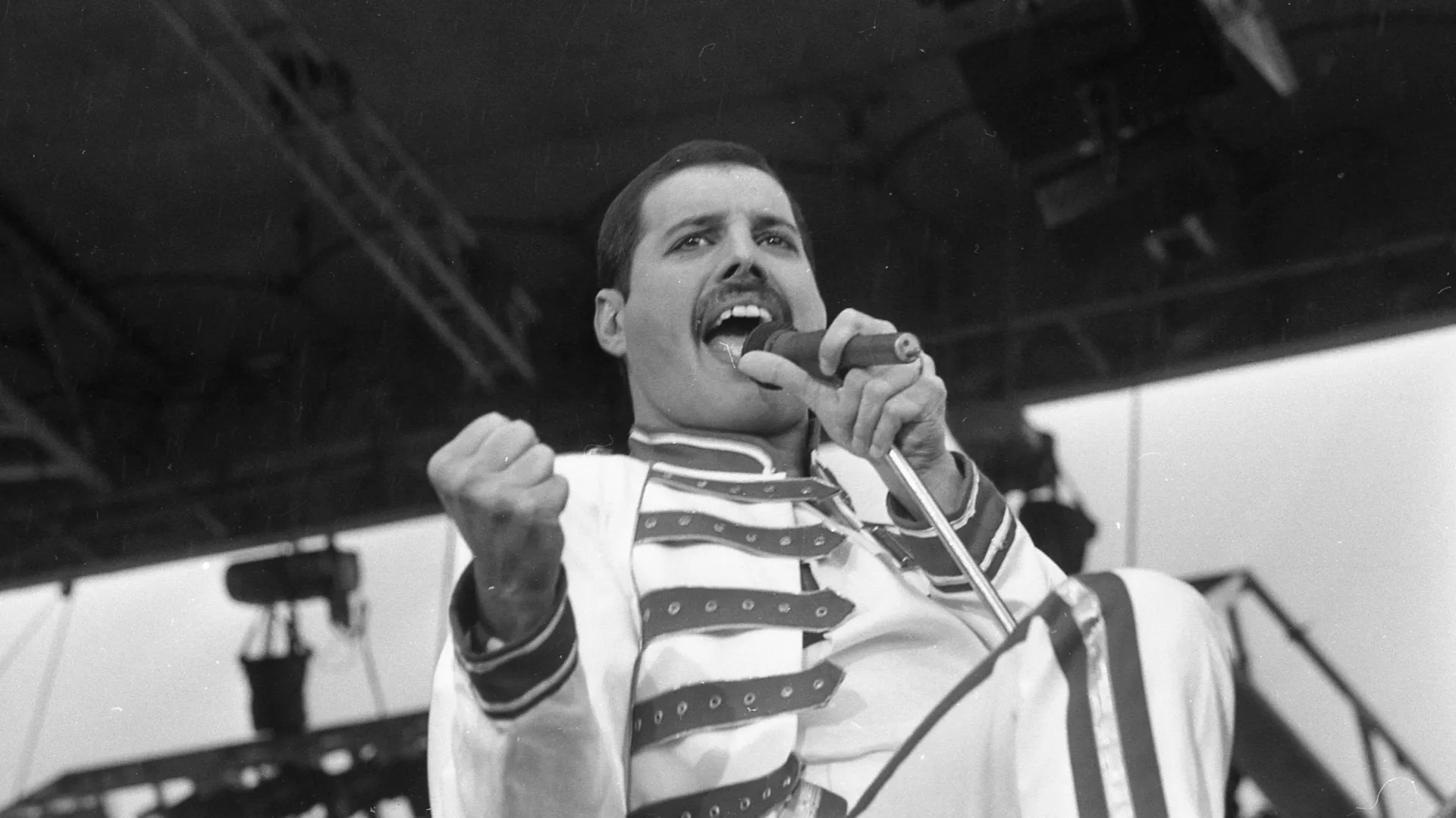 Brian May de Queen confie qu’il n’a jamais vu Freddie Mercury pleurer ...