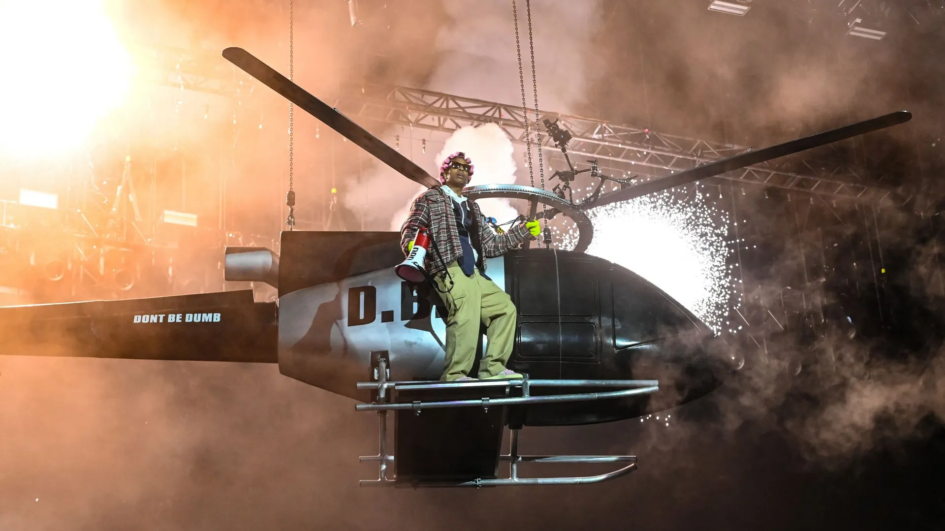 Dua Lipa, Travis Scott, Yungblud… Ces artistes internationaux qui ont ...