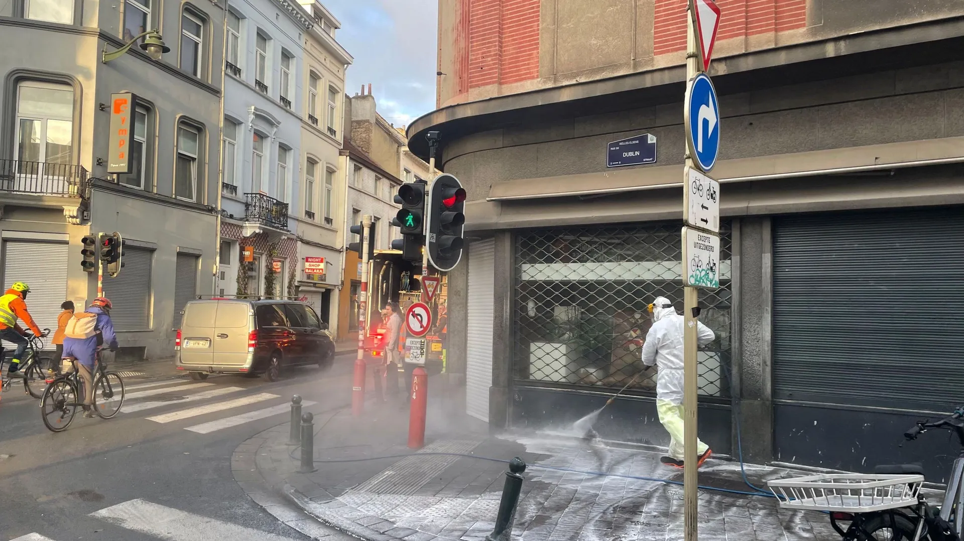 Ixelles : le quartier Matonge nettoyé de fond en comble - RTBF Actus
