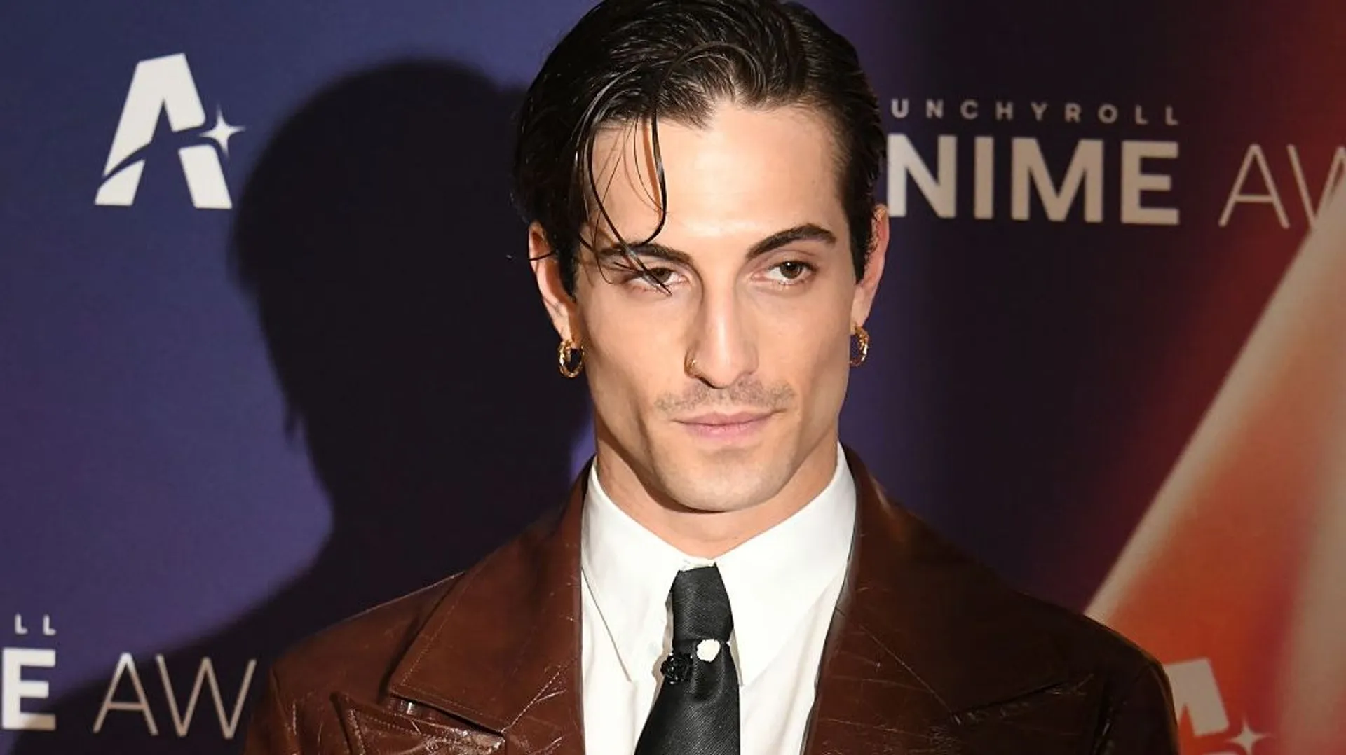 Damiano David, le chanteur de Måneskin, joue les prisonniers dans son nouveau clip, 'Next Summer ...