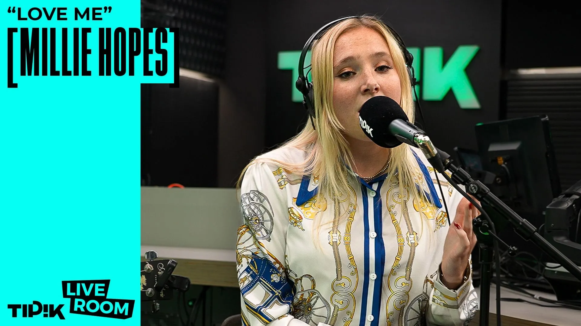 Ciel gris en Belgique, mais 'Soleil Bleu' chez Tipik : Luiza illumine le studio chez Samy et Lou ...