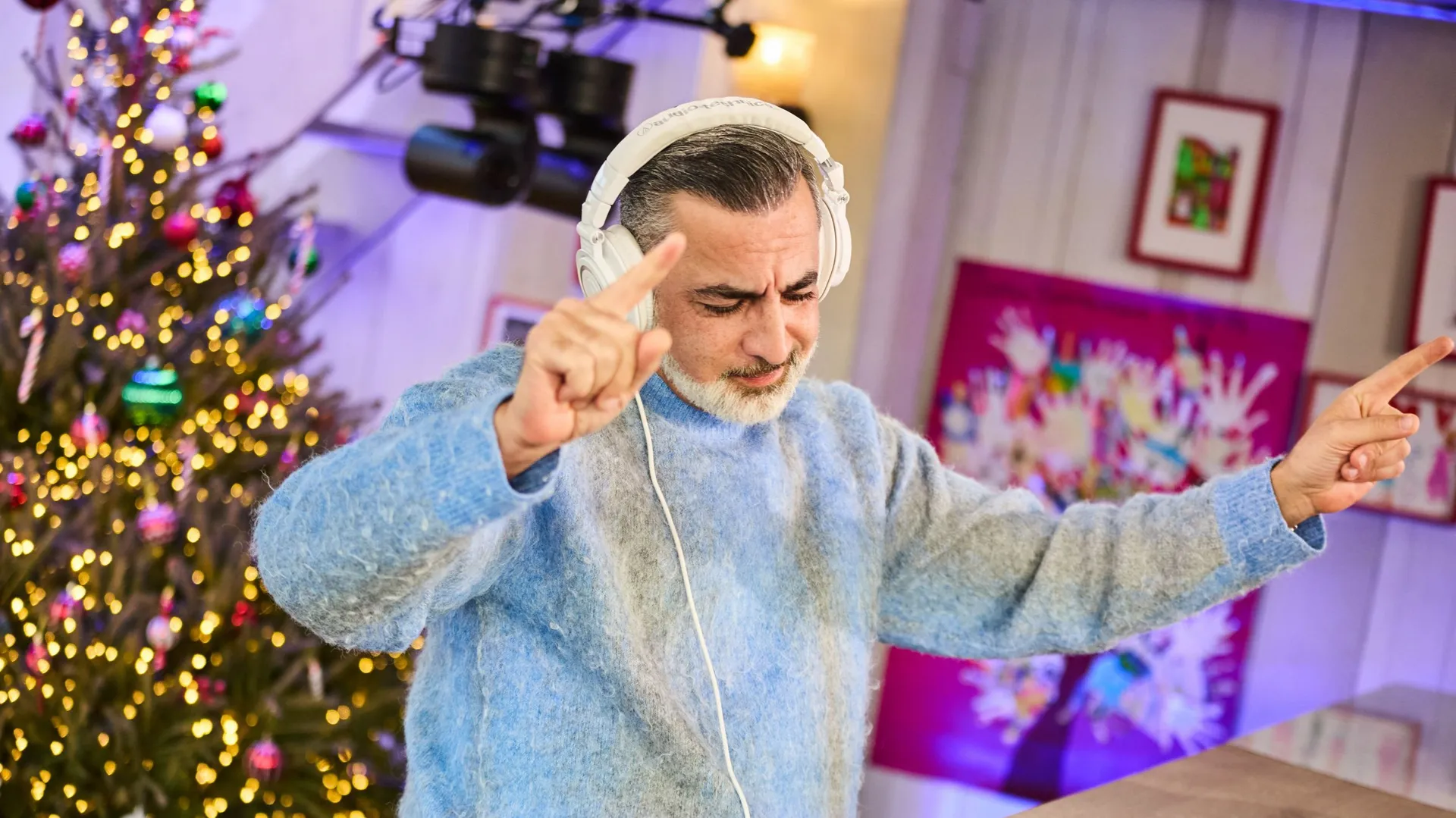 Dernière nuit de folie dans le cube de Viva for Life : chants, rires et surprises ! - RTBF Actus