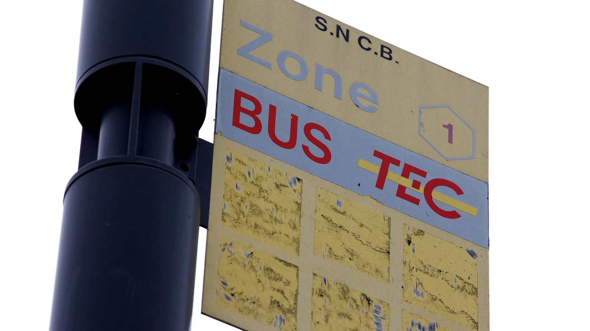 Pas ou peu de bus TEC ce mardi matin dans la région de Mons - RTBF Actus