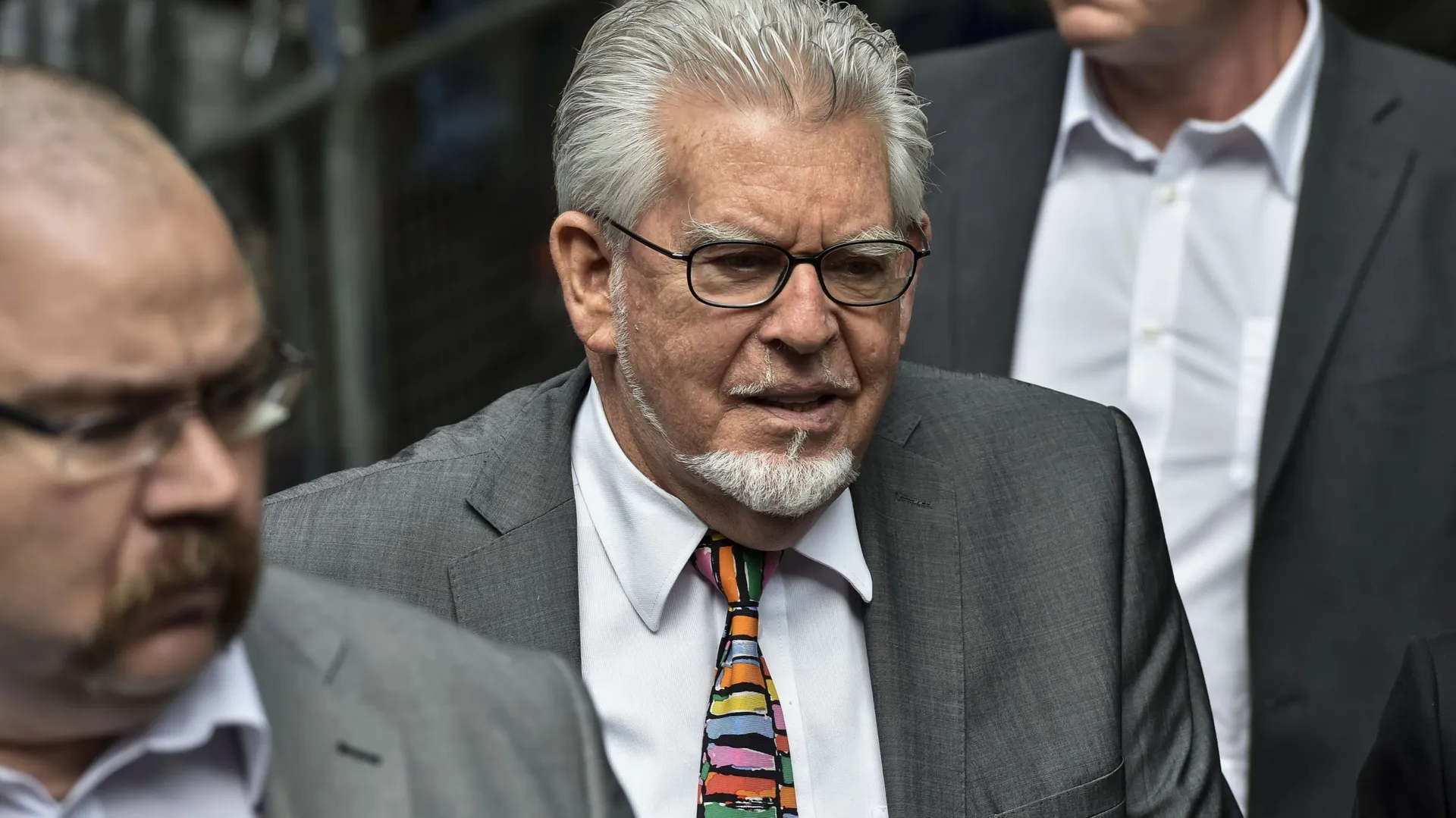 Rolf Harris, ex-star de la BBC, emprisonné pour sévices sexuels - RTBF ...