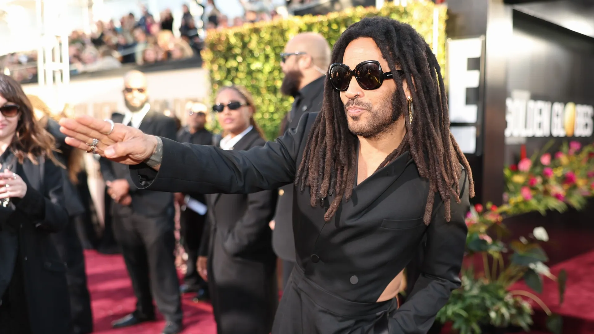 Lenny Kravitz : une fan lui arrache quatre dreadlocks lors d'un concert ...