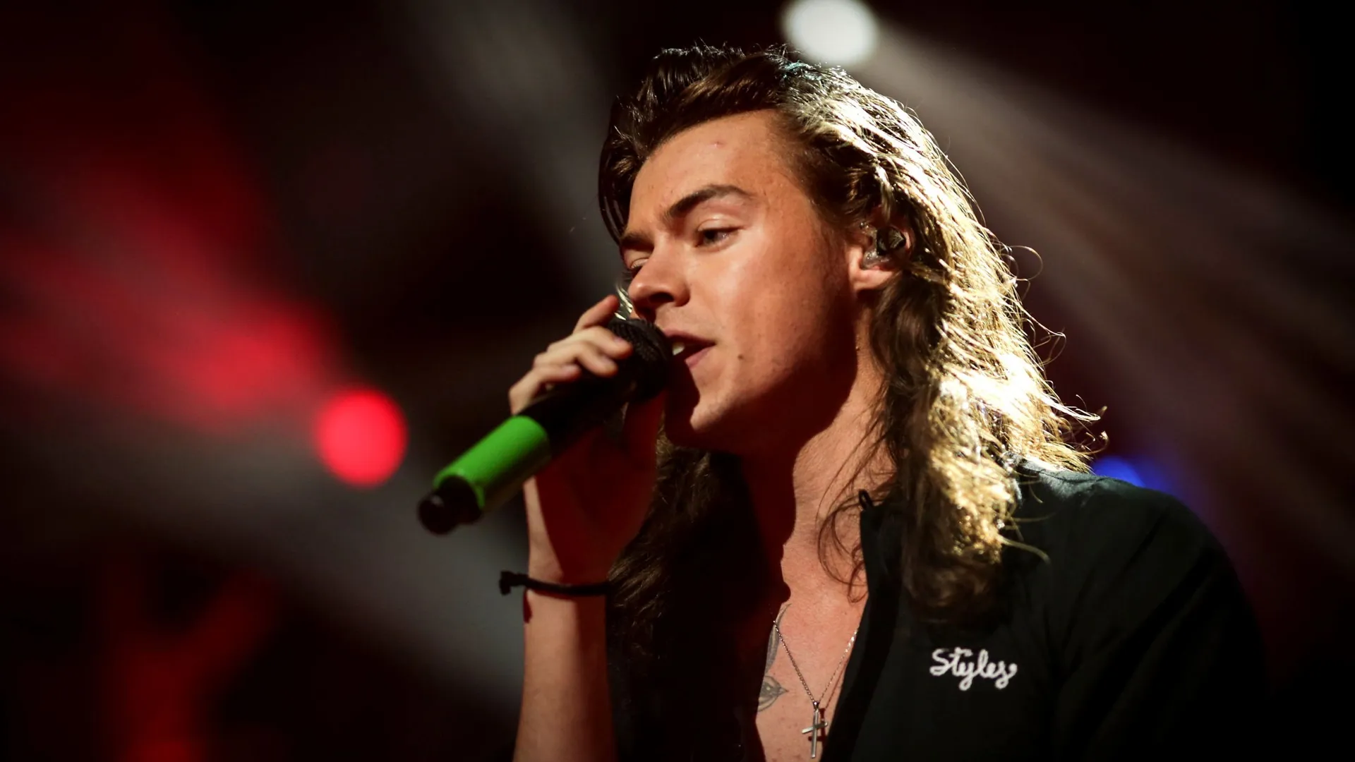 Harry Styles dévoile la track list de son premier album - RTBF Actus