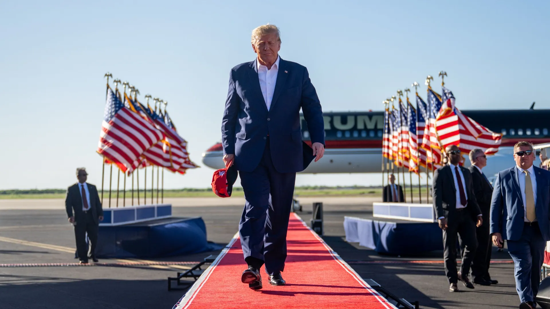 Donald Trump publie sur Facebook et YouTube pour la première fois ...
